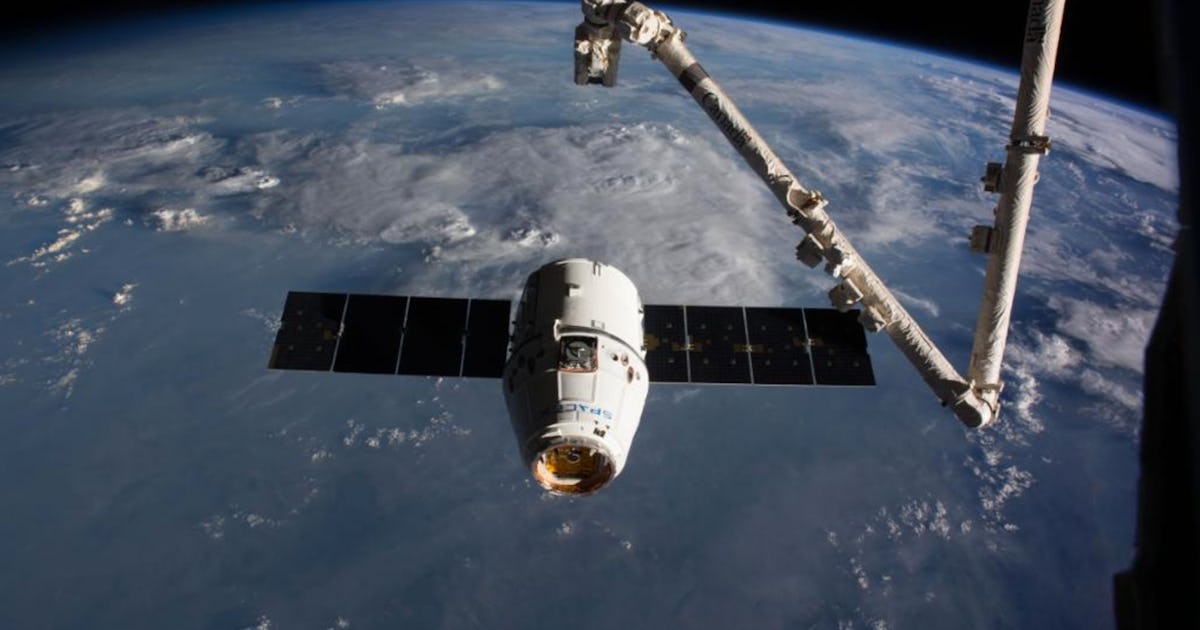 Spacex Dragon Capsule Splashes Down With Tons Of Iss Cargo