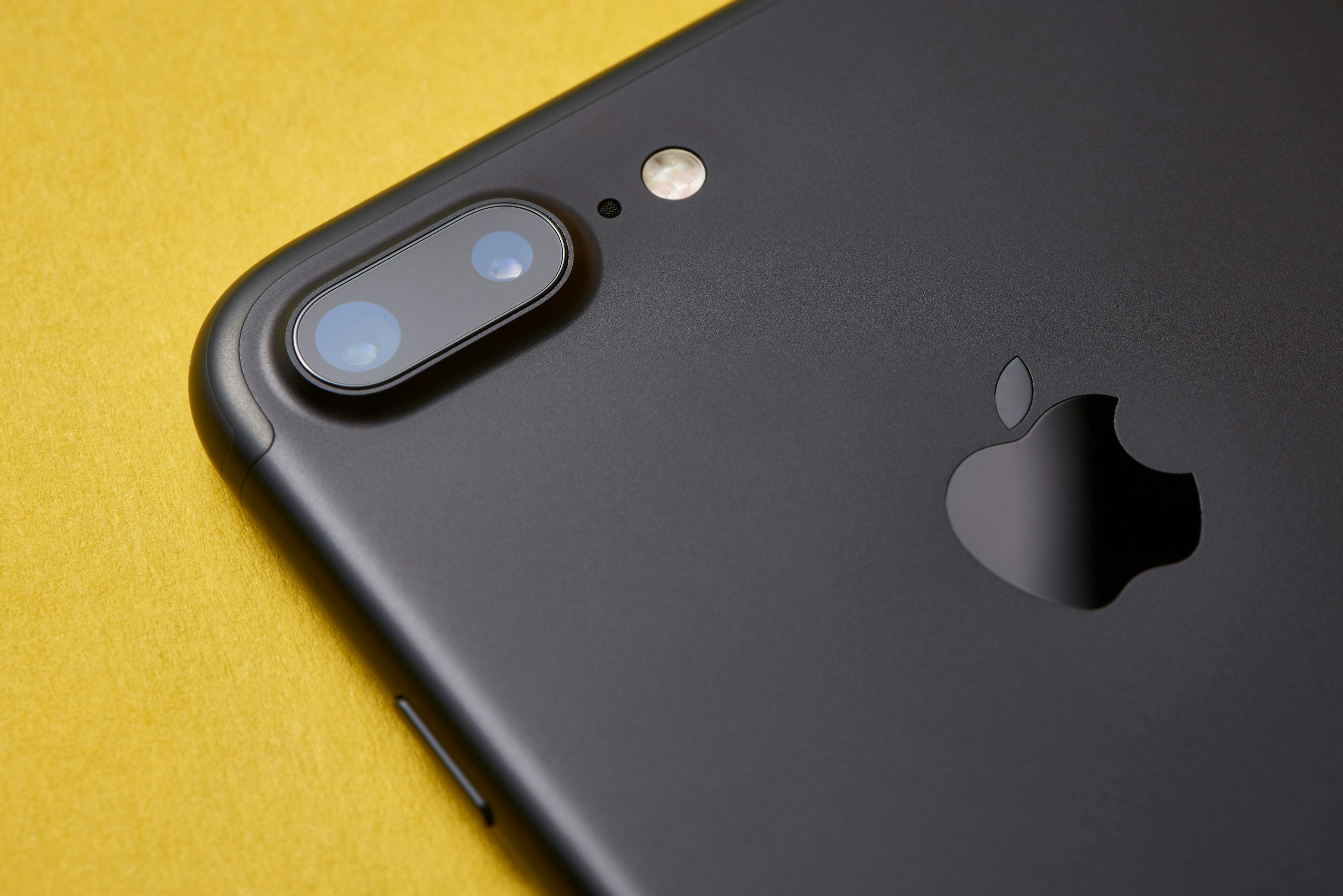 Analyst Claims Triple-Lens iPhone Set for 2019, and It Sounds Incredible