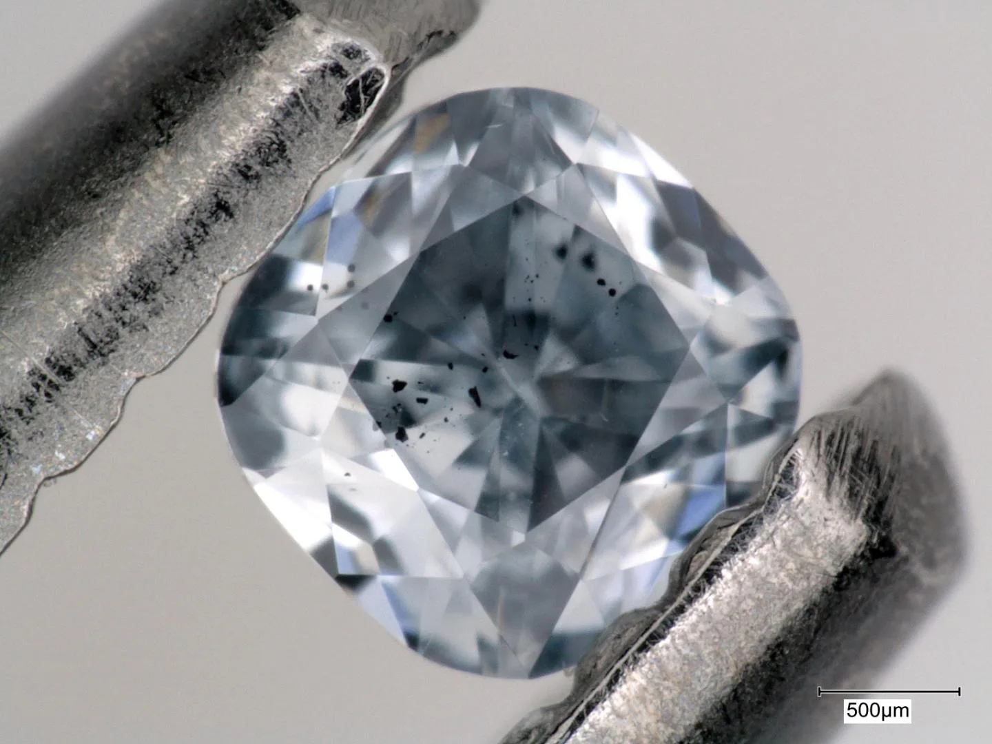 Why Are Blue Diamonds Blue? Scientists Provide an Oceanic Plates Theory