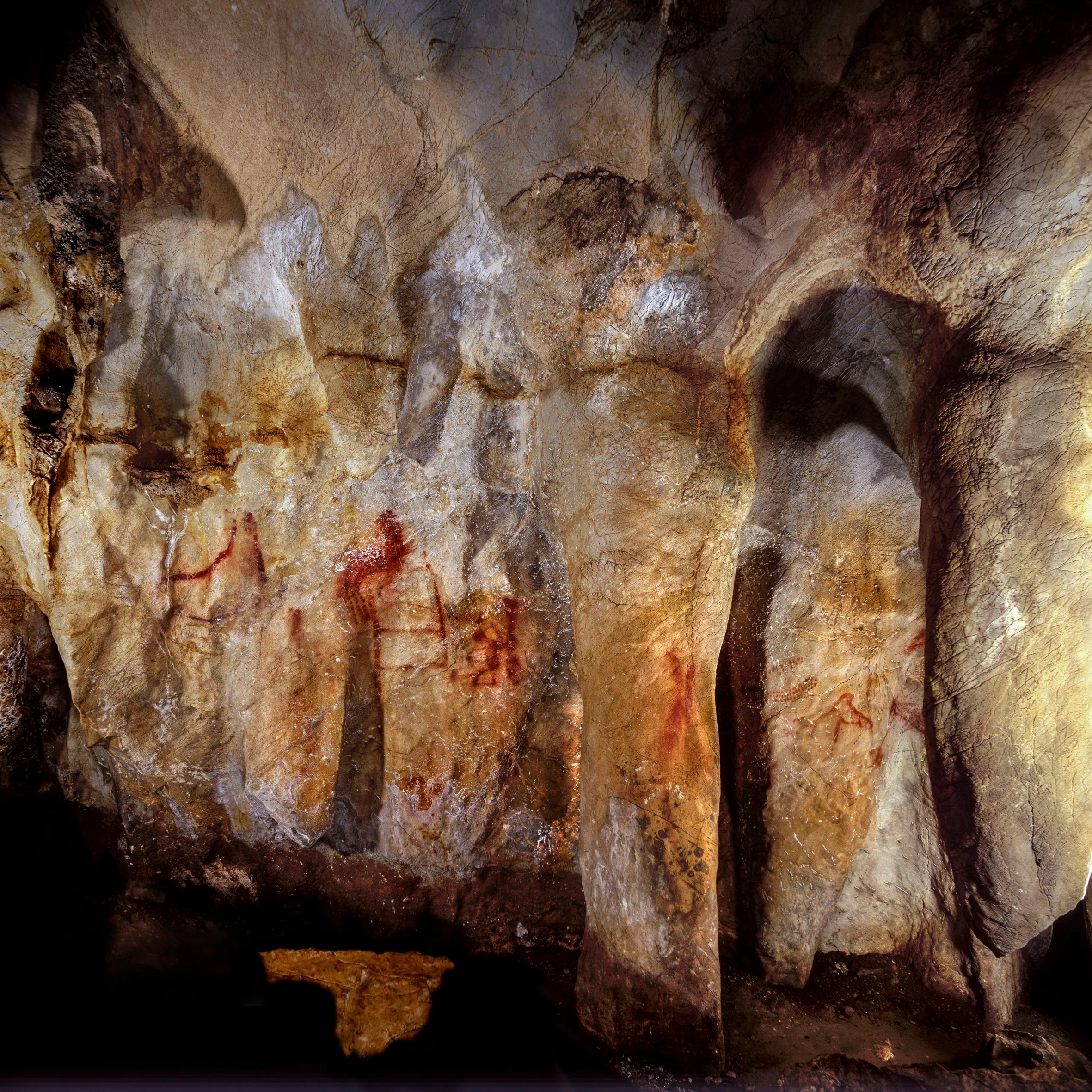 Neanderthal Cave Art Proves Humans Aren't the Only Artistic Species
