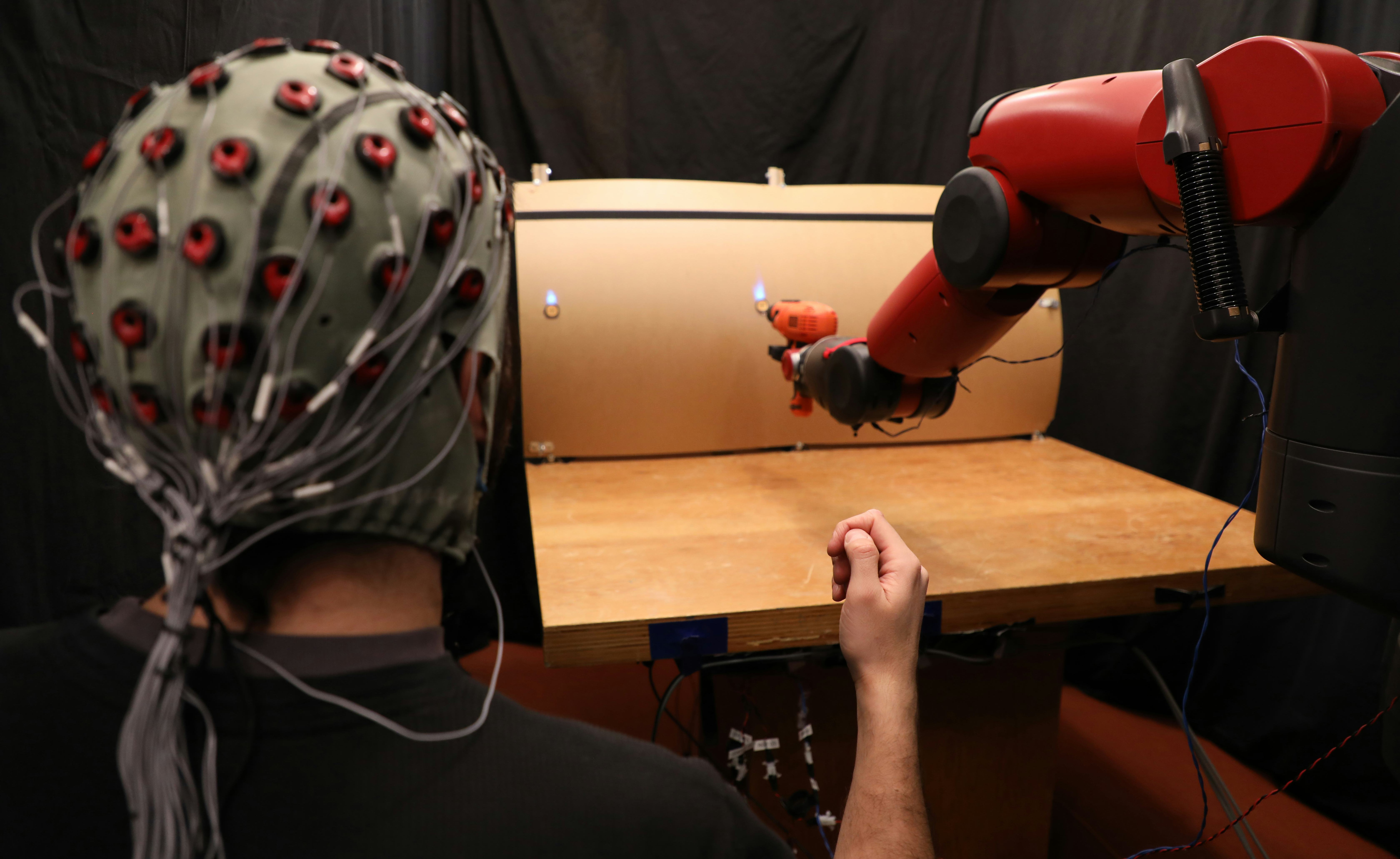 A Brain Reading Robot Can Collaborate With Humans on Multiple Choice Tests