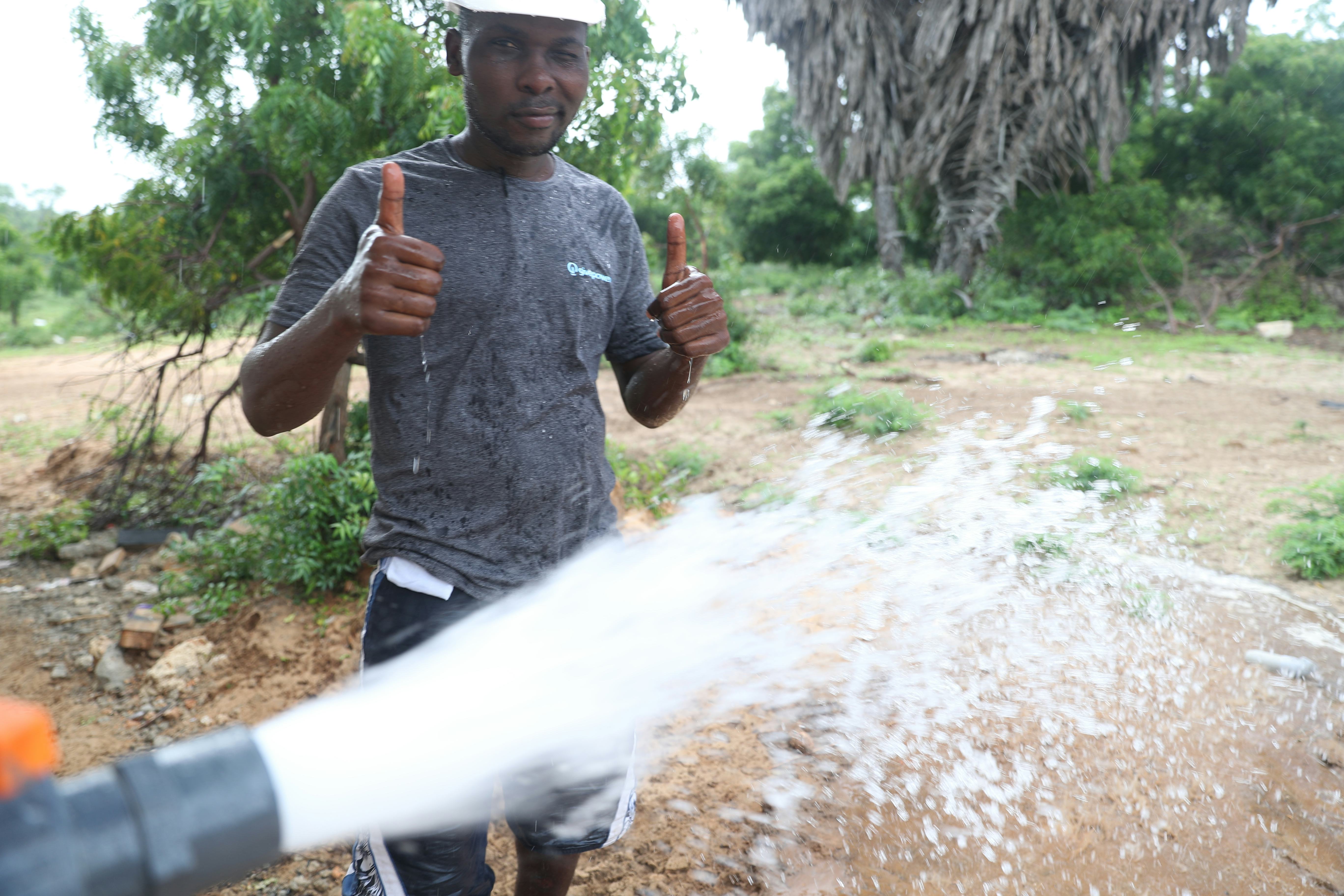 Spaceship-Like Tesla Powerwall Setup Produces 50K Liters of Water a Day