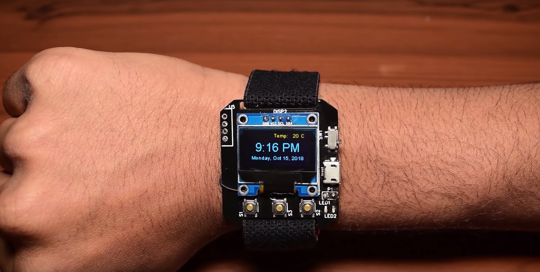 Forget the Apple Watch, an Incredible Teen DIY'ed His Own Wearable for $20