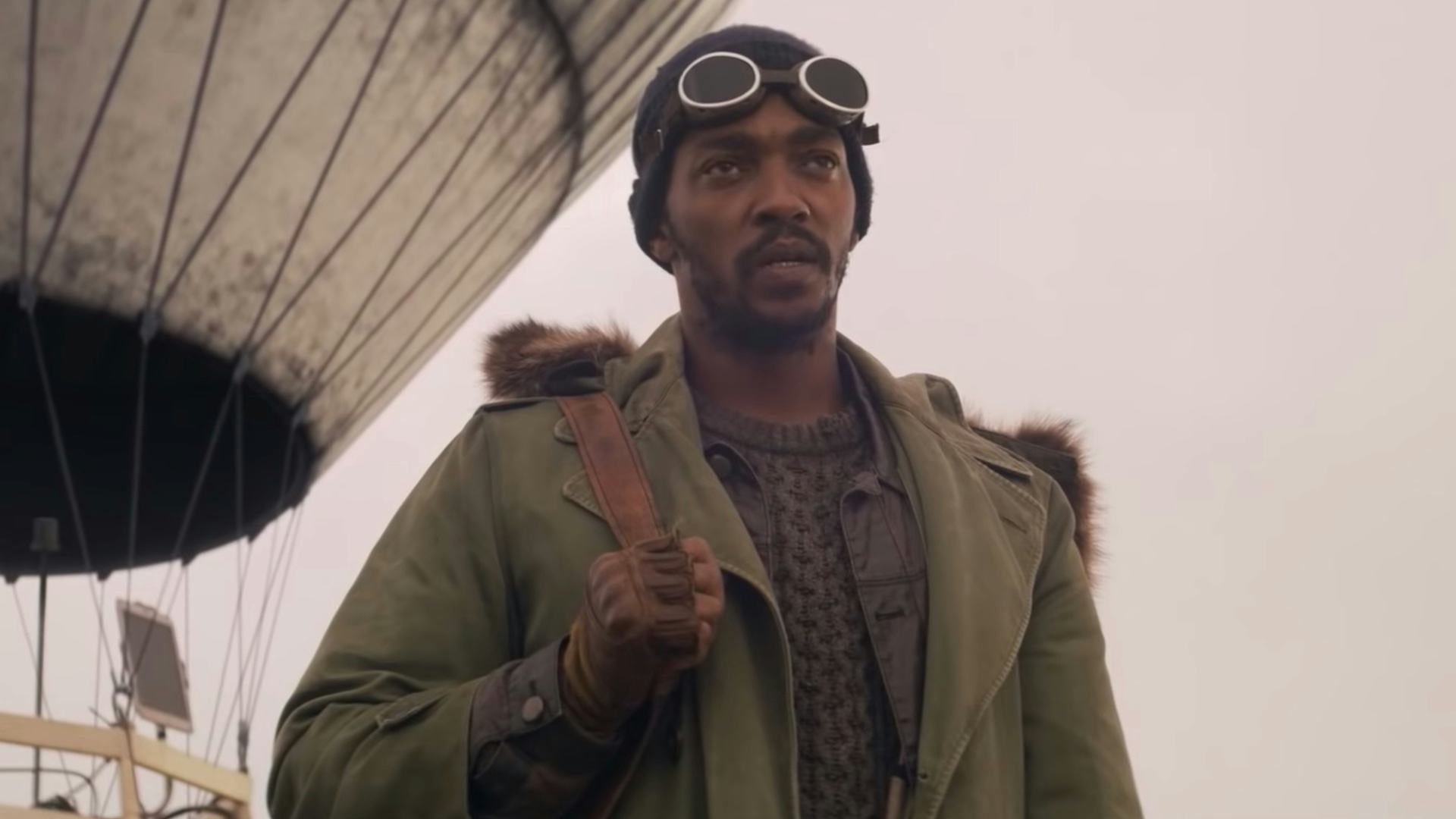 'IO' Review: New Netflix Sci-Fi Movie Tries to Be Deep, but Fails to Be Fun