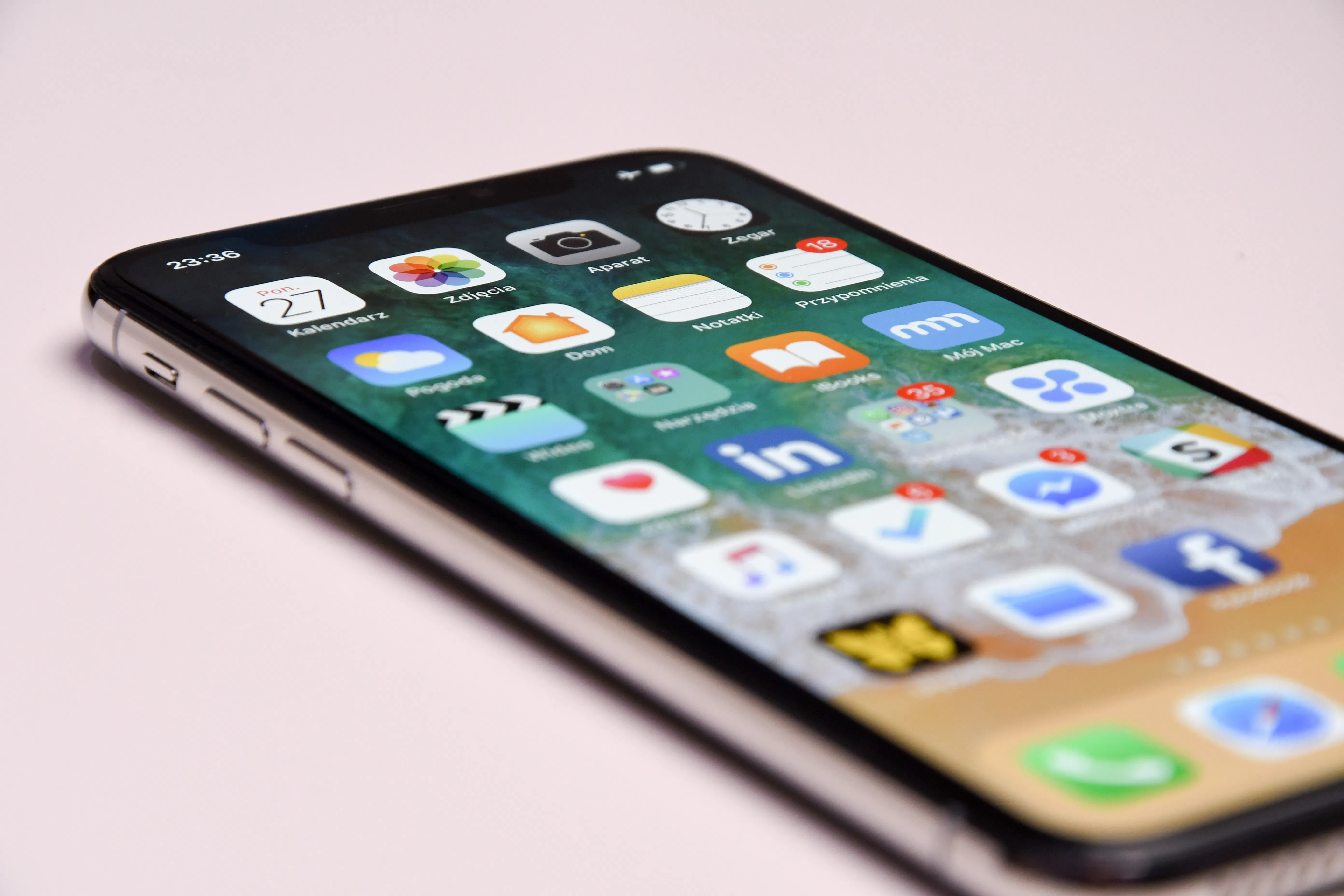 iPhone 2020: Intel Just Revealed 5G Modem That Hints at Apple Plans