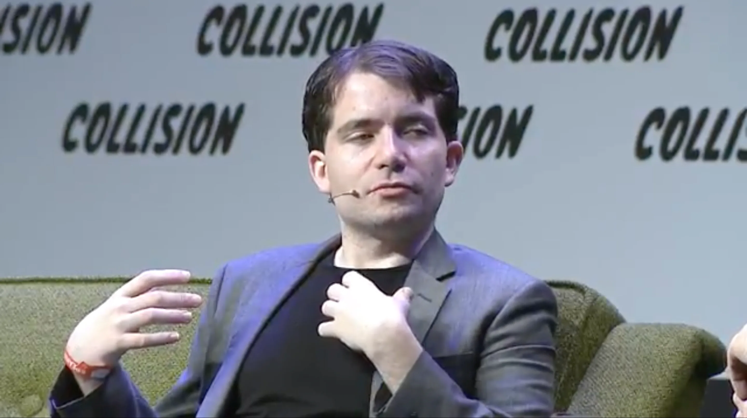 Leap Motion CEO Says VR Headsets That Can Detect Your Hands Will Launch ...