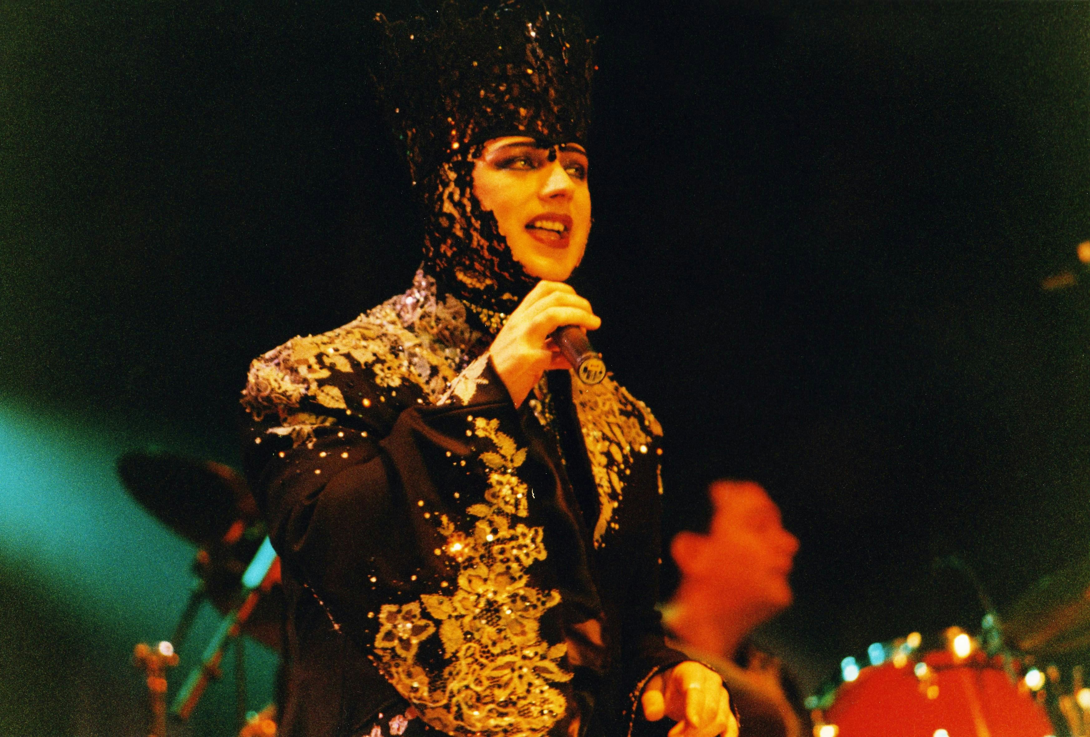 26 Gender Bending Fashion Moments From The '90s That Were Everything ...