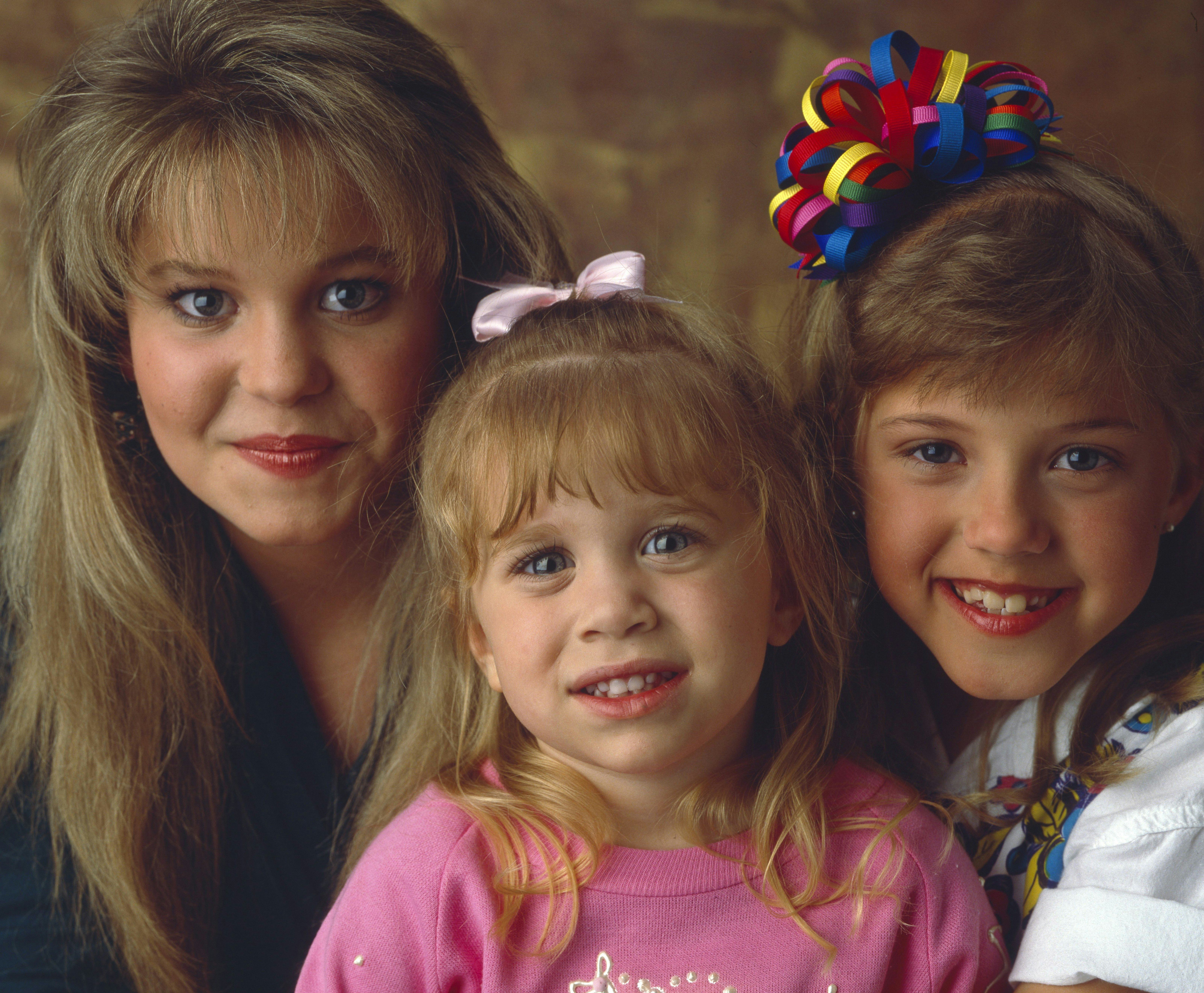 16 Archived 'Full House' Photos Of The Tanner Sisters In All Their ...