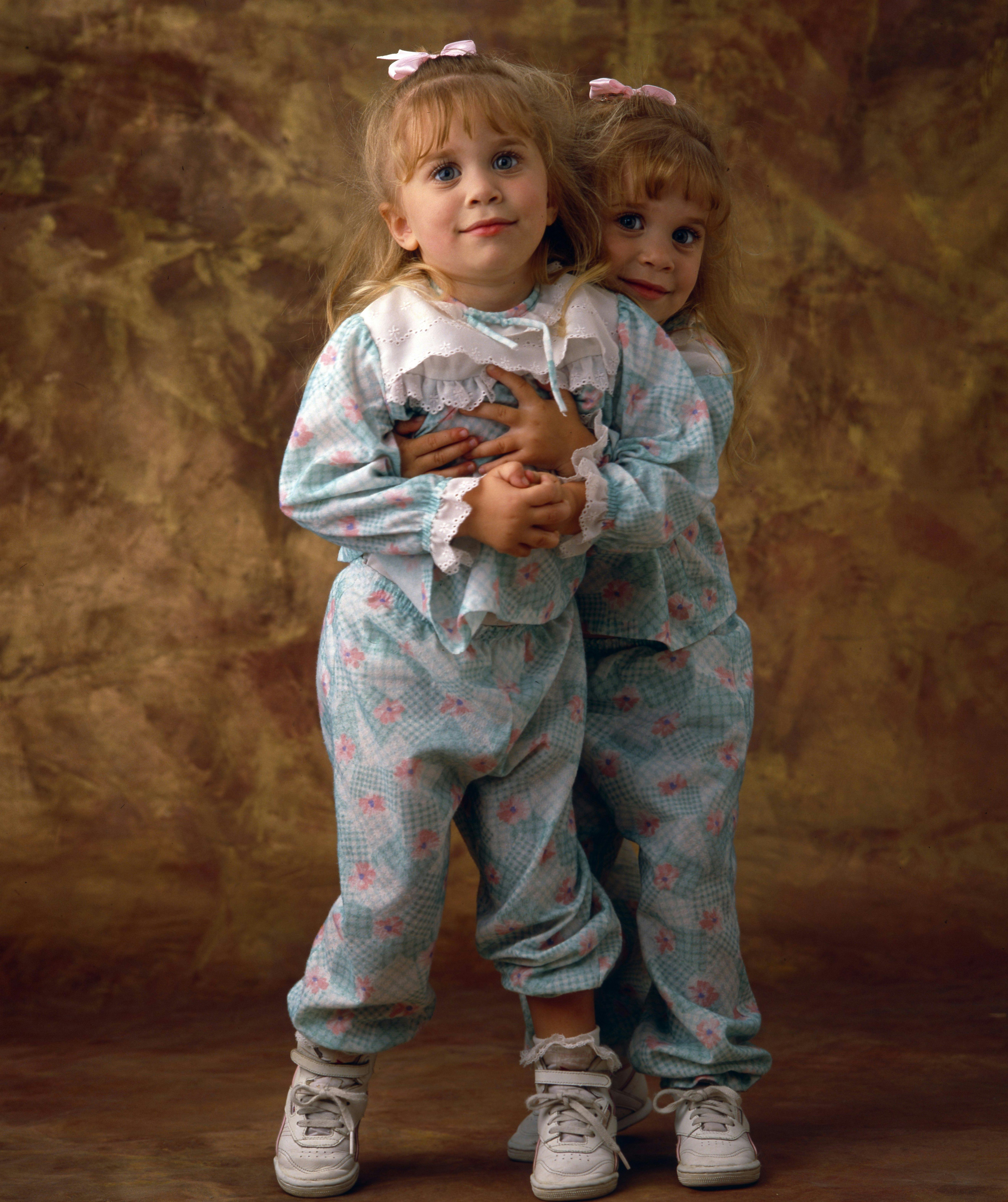 16 Archived 'Full House' Photos Of The Tanner Sisters In All Their ...