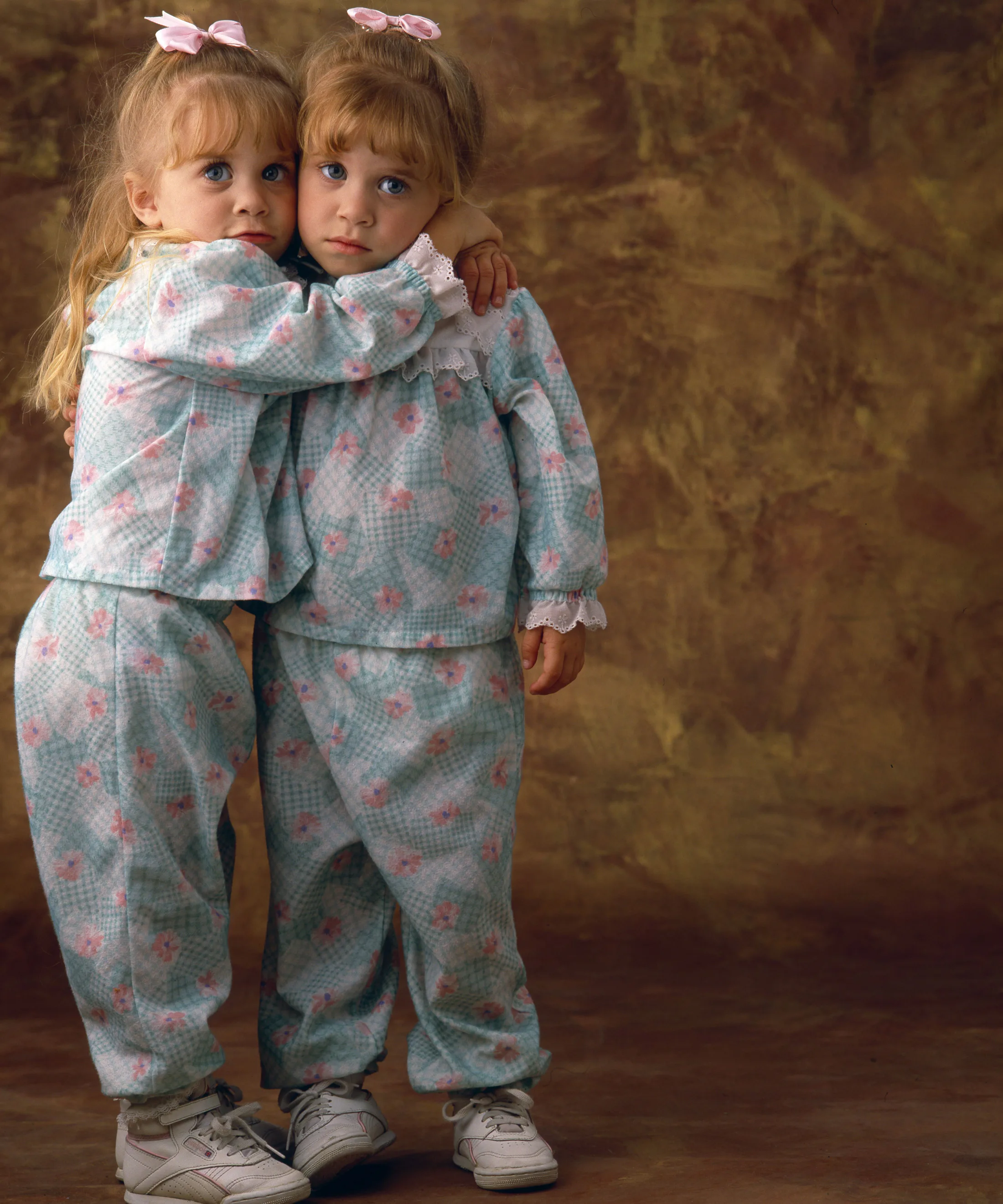 16 Archived 'Full House' Photos Of The Tanner Sisters In All Their ...