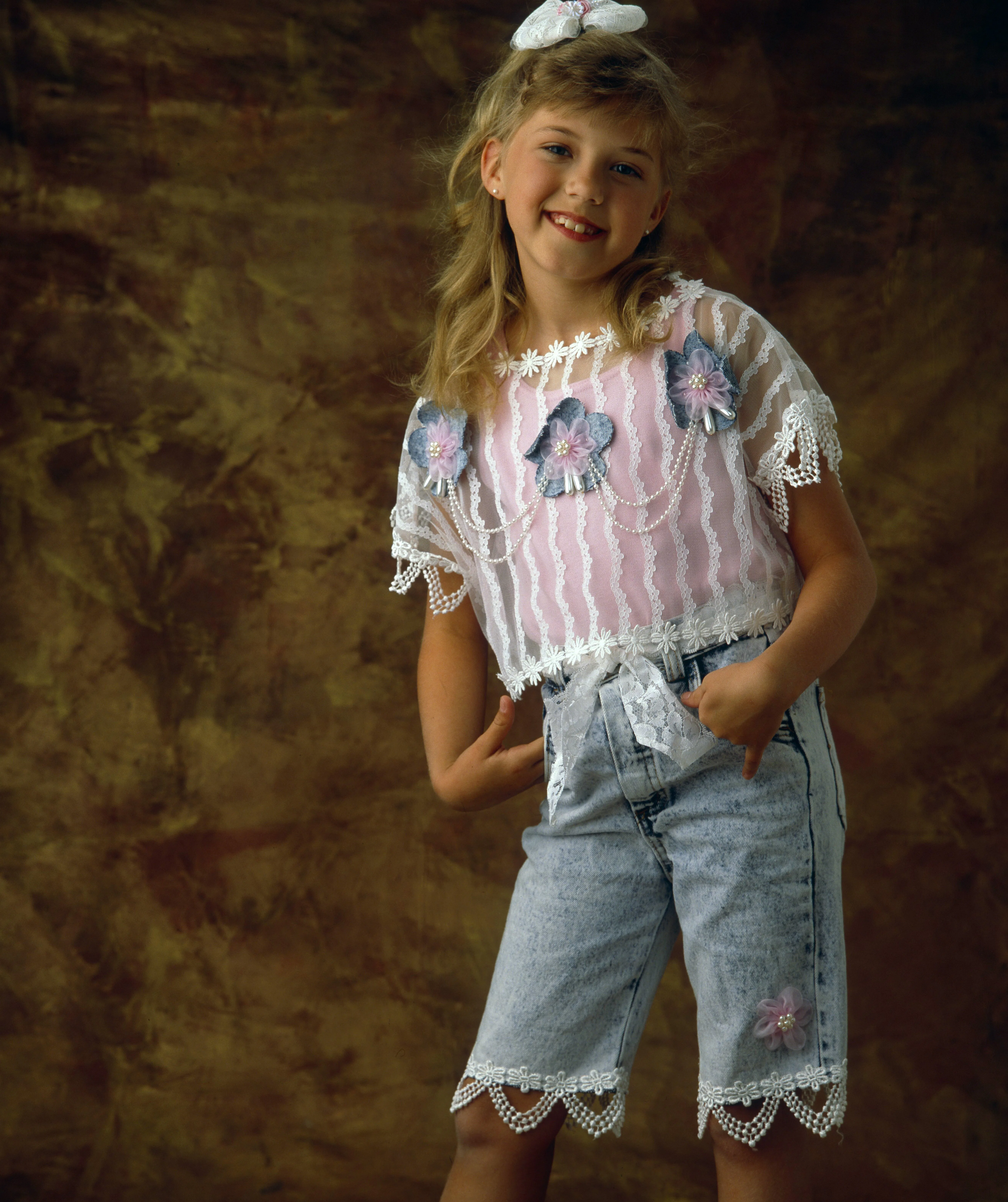 16 Archived 'Full House' Photos Of The Tanner Sisters In All Their ...