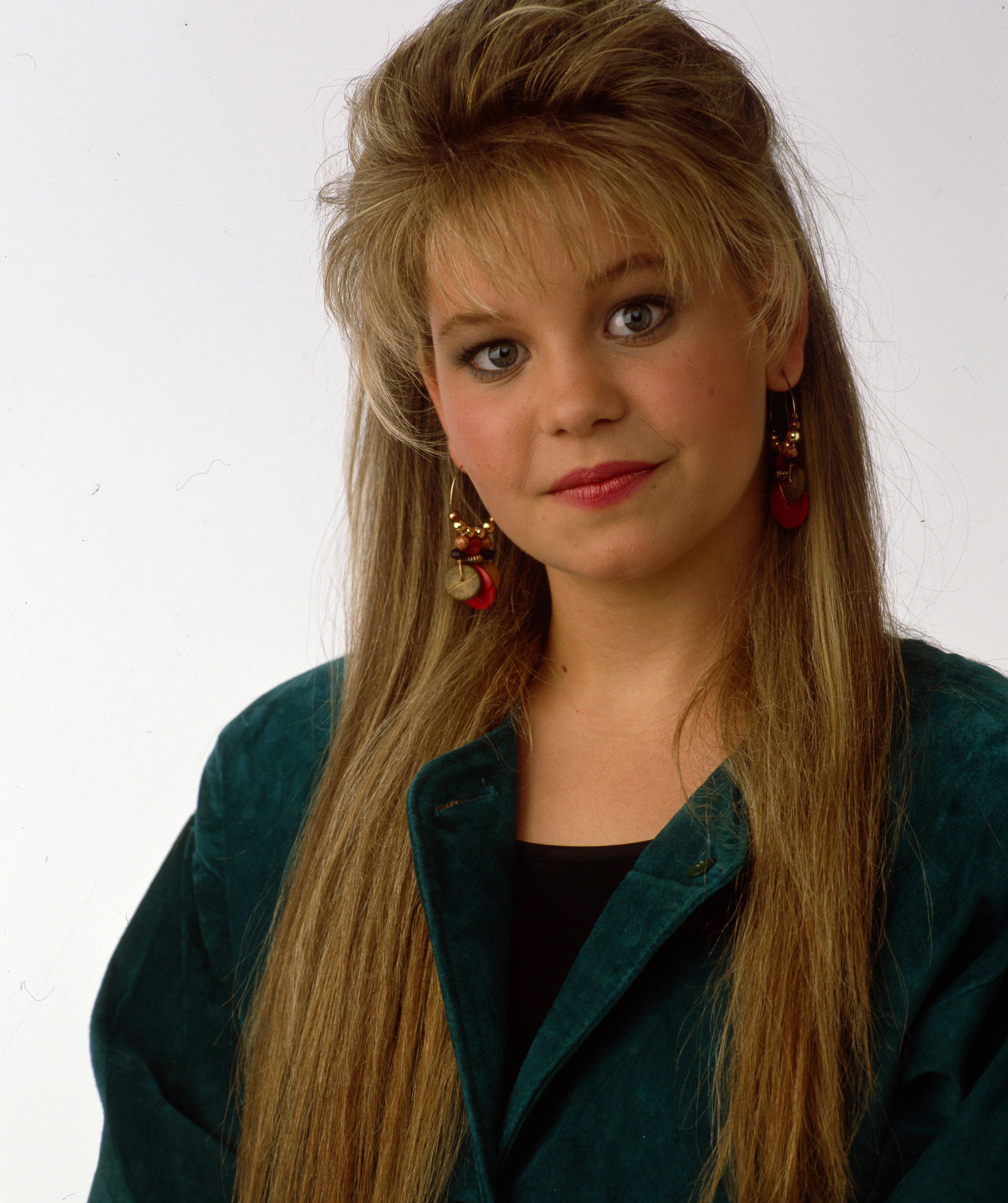 16 Archived 'Full House' Photos Of The Tanner Sisters In All Their ...