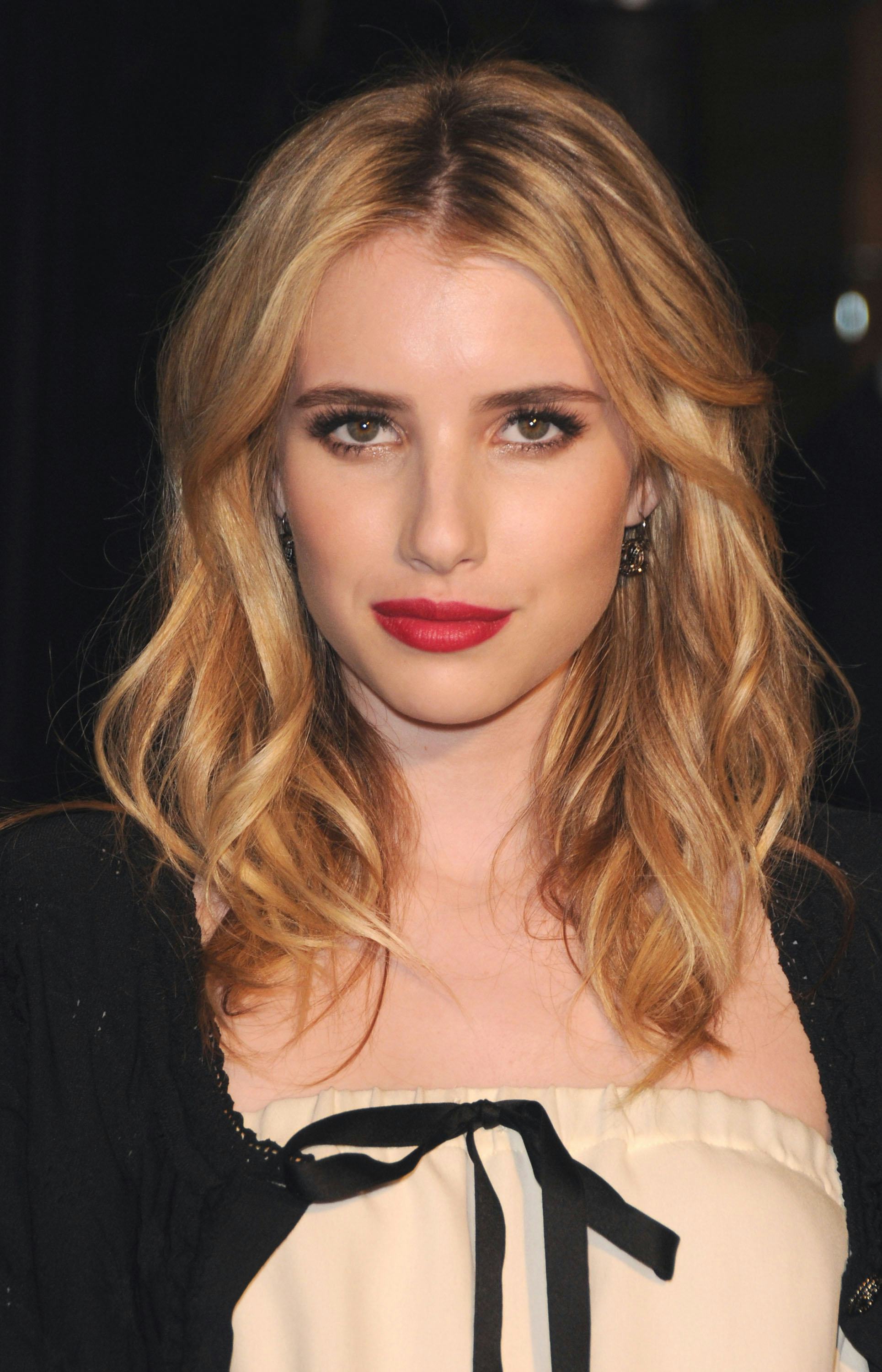 Is Emma Roberts' Blonde Hair Real? The Actor Is Sporting A Summery 'Do ...