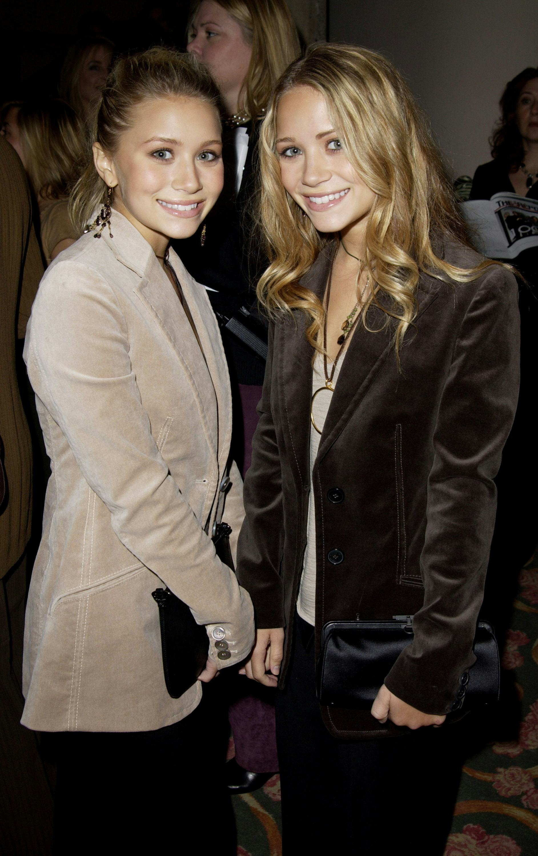 The 26 Times Mary Kate & Ashley Olsen Actually Smiled With Teeth — PHOTOS