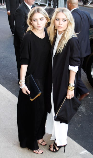 The 71 Times Mary-Kate & Ashley Olsen Smiled Without Teeth — PHOTOS