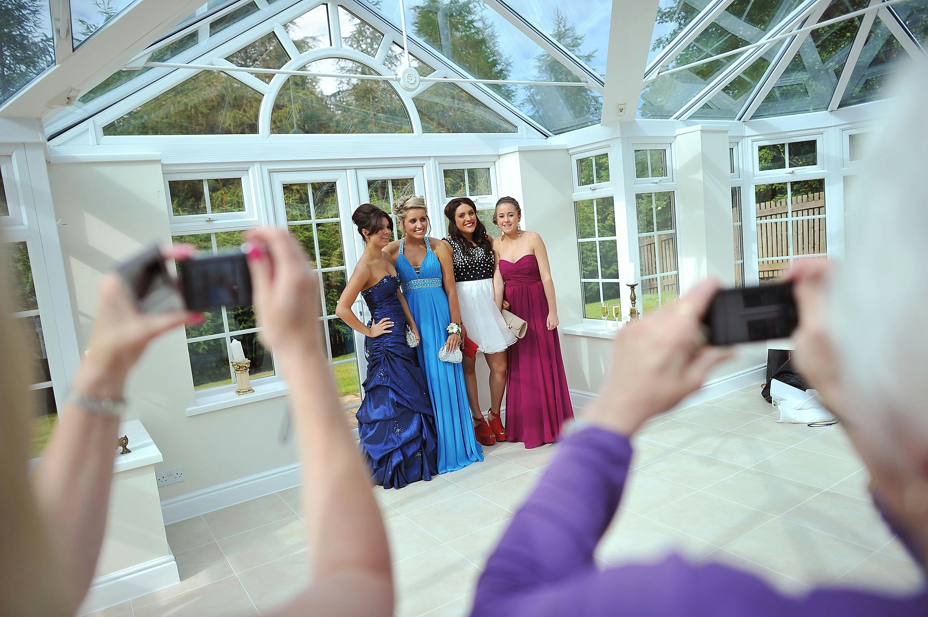 9 Tips For Posing In Prom Photos, Because You'll Want to Frame (Or ...