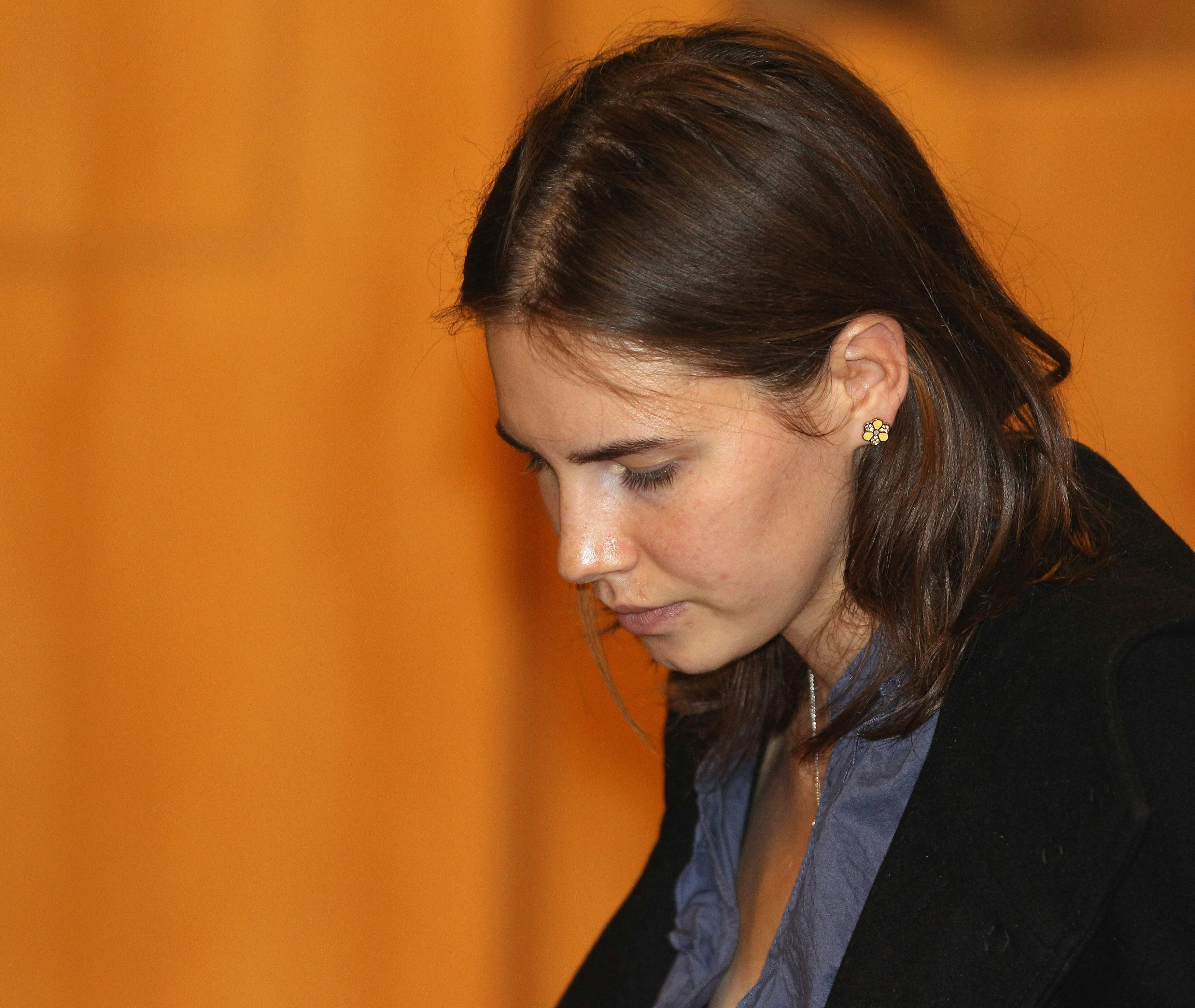 What Was The DNA Evidence In The Amanda Knox Case? Crime Scene Findings ...