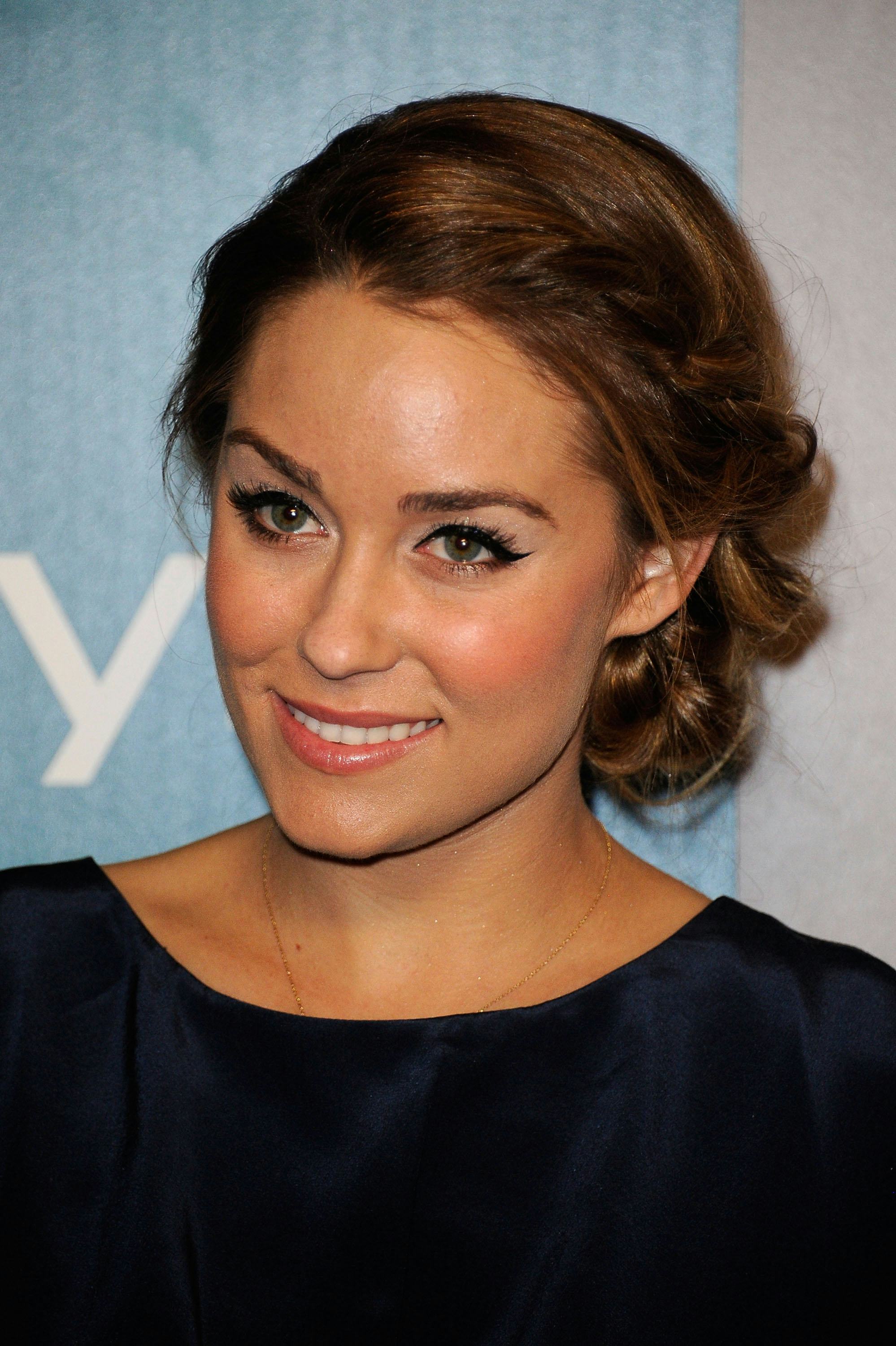 5 Easy Updos For Fall That Take Less Than 10 Minutes, From Ponytails To ...