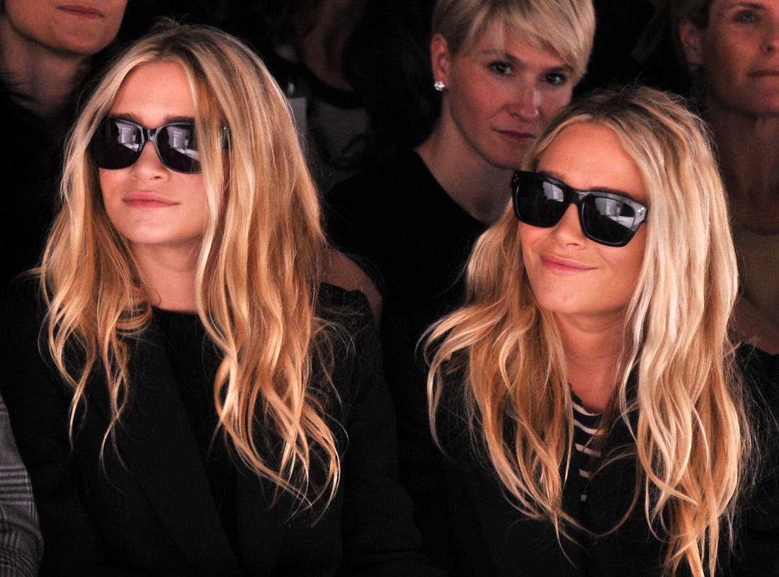The 71 Times Mary-Kate & Ashley Olsen Smiled Without Teeth — PHOTOS