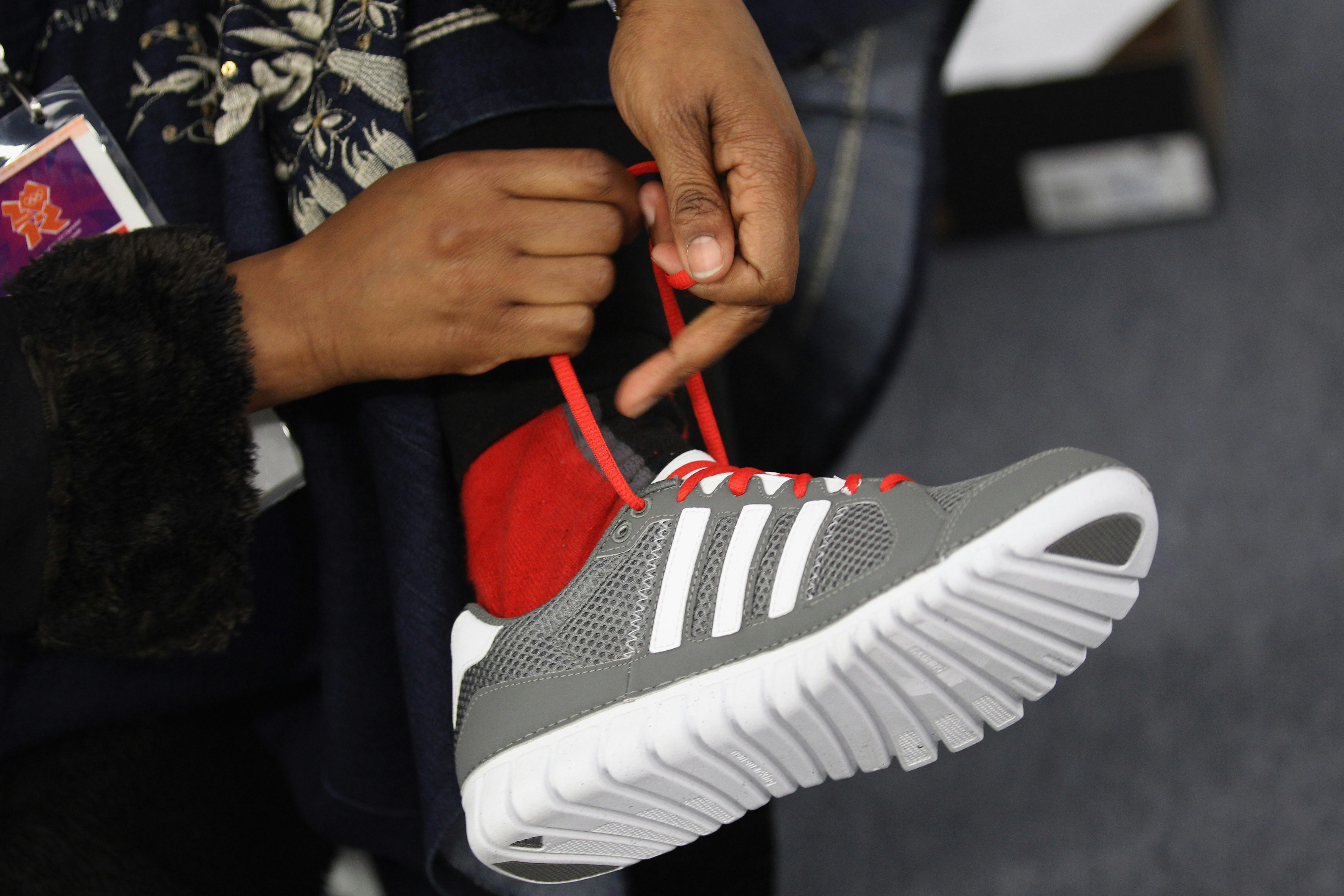 5 Disgusting Facts About Dressing Rooms, Plus How to Protect Yourself ...