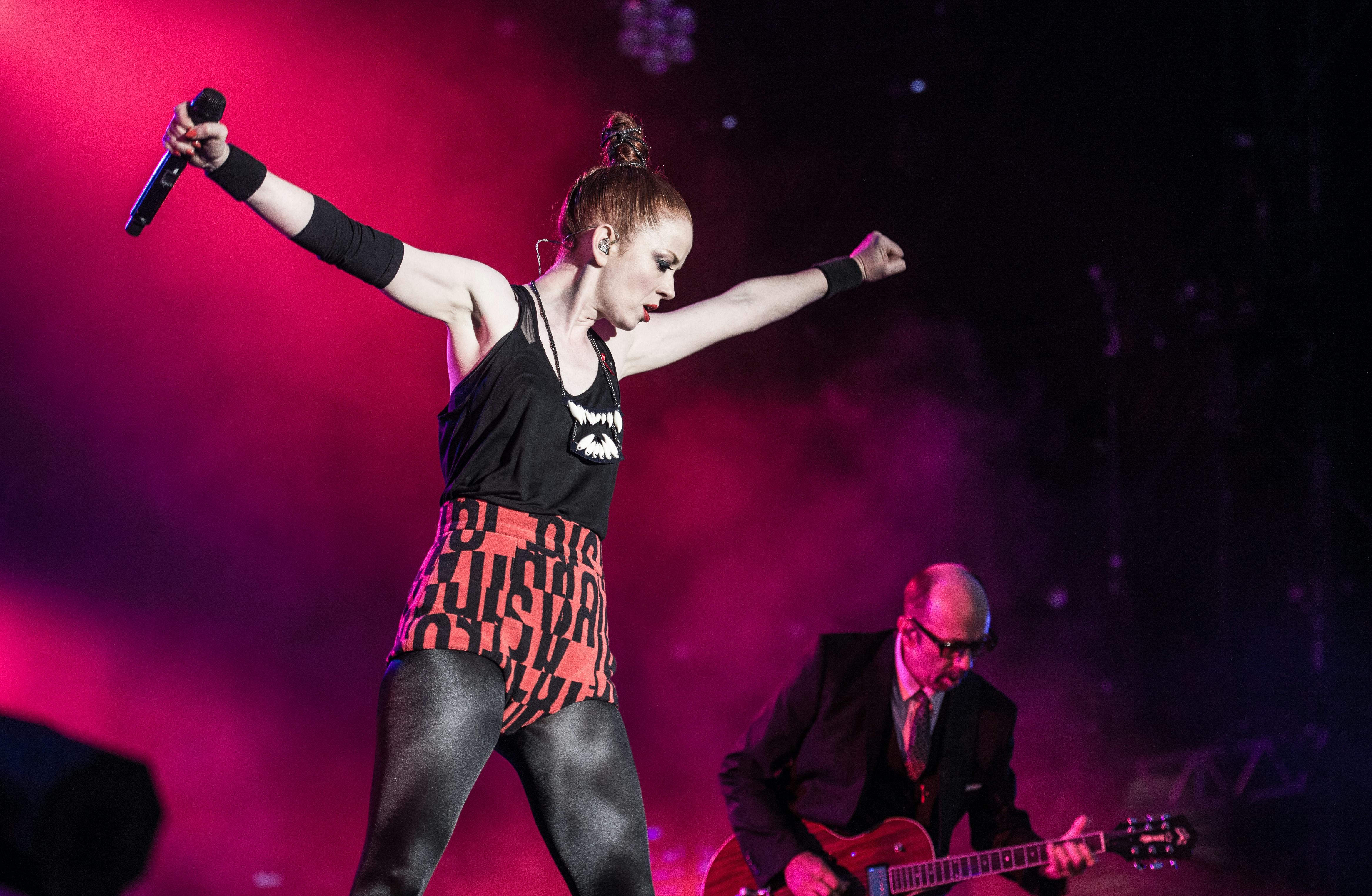 30 Fashion Icons Of The '90s Whose Style We'll Never Completely Get ...