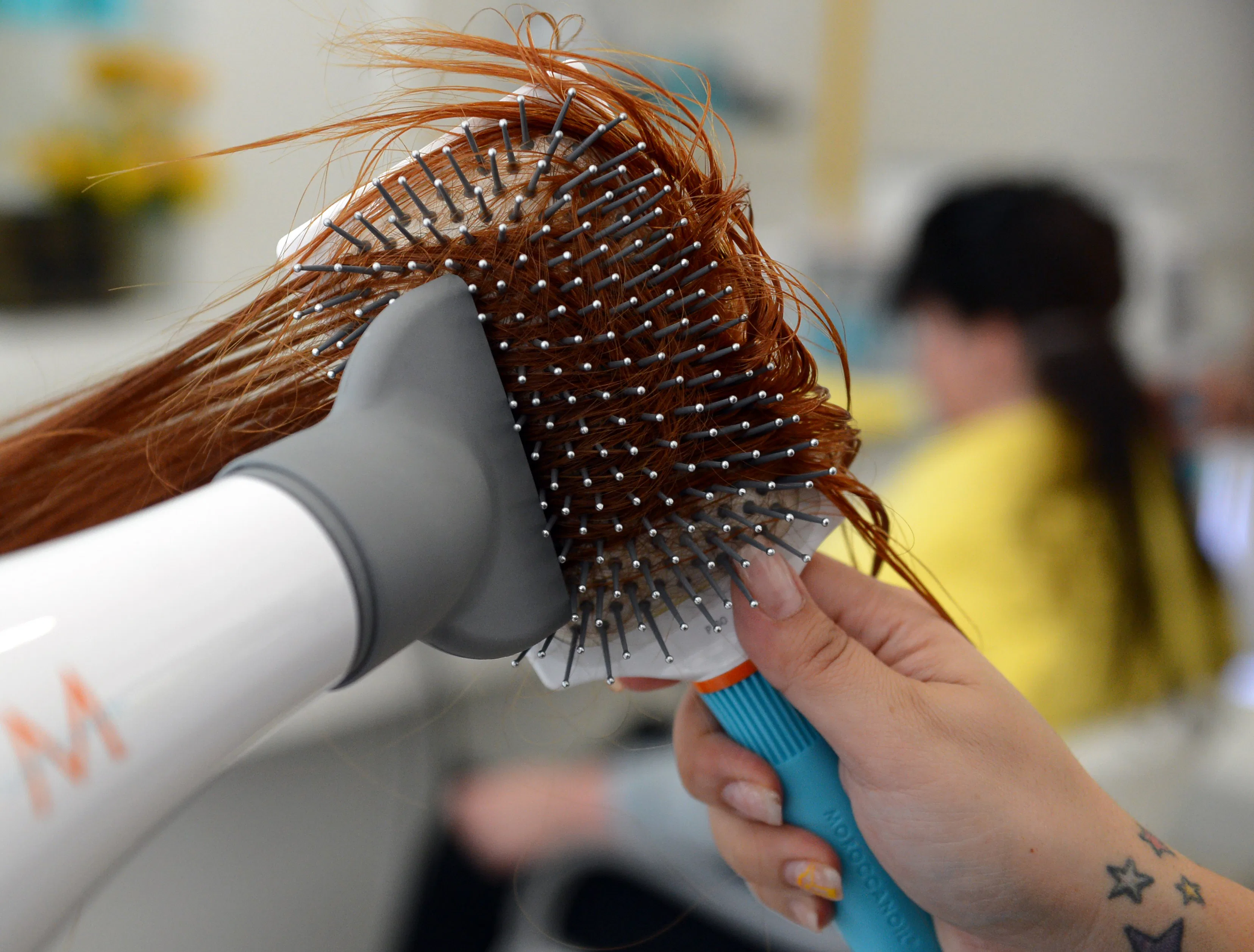 How To Style Thin Hair & Give Yourself Extra Volume & Bounce, According ...