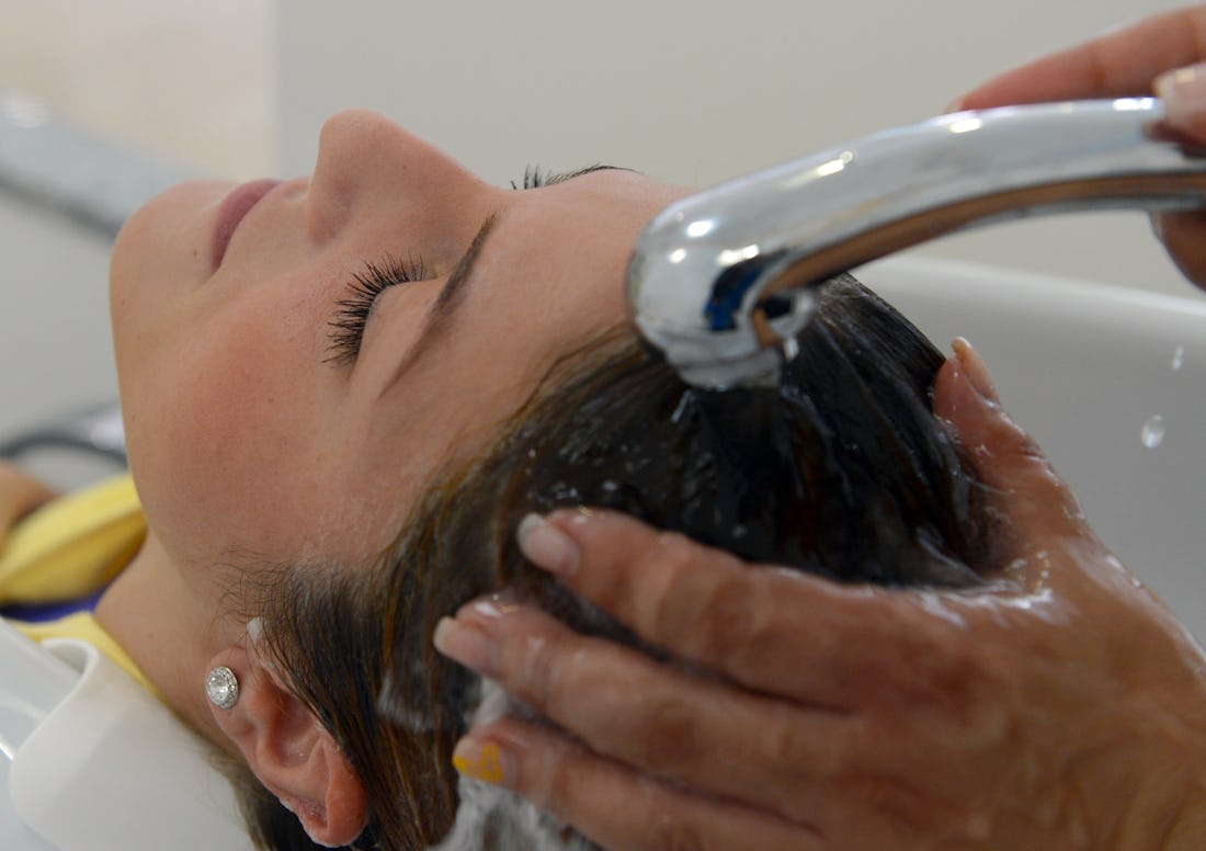 9 Ways To Know Your Hair Is Healthy & Strong