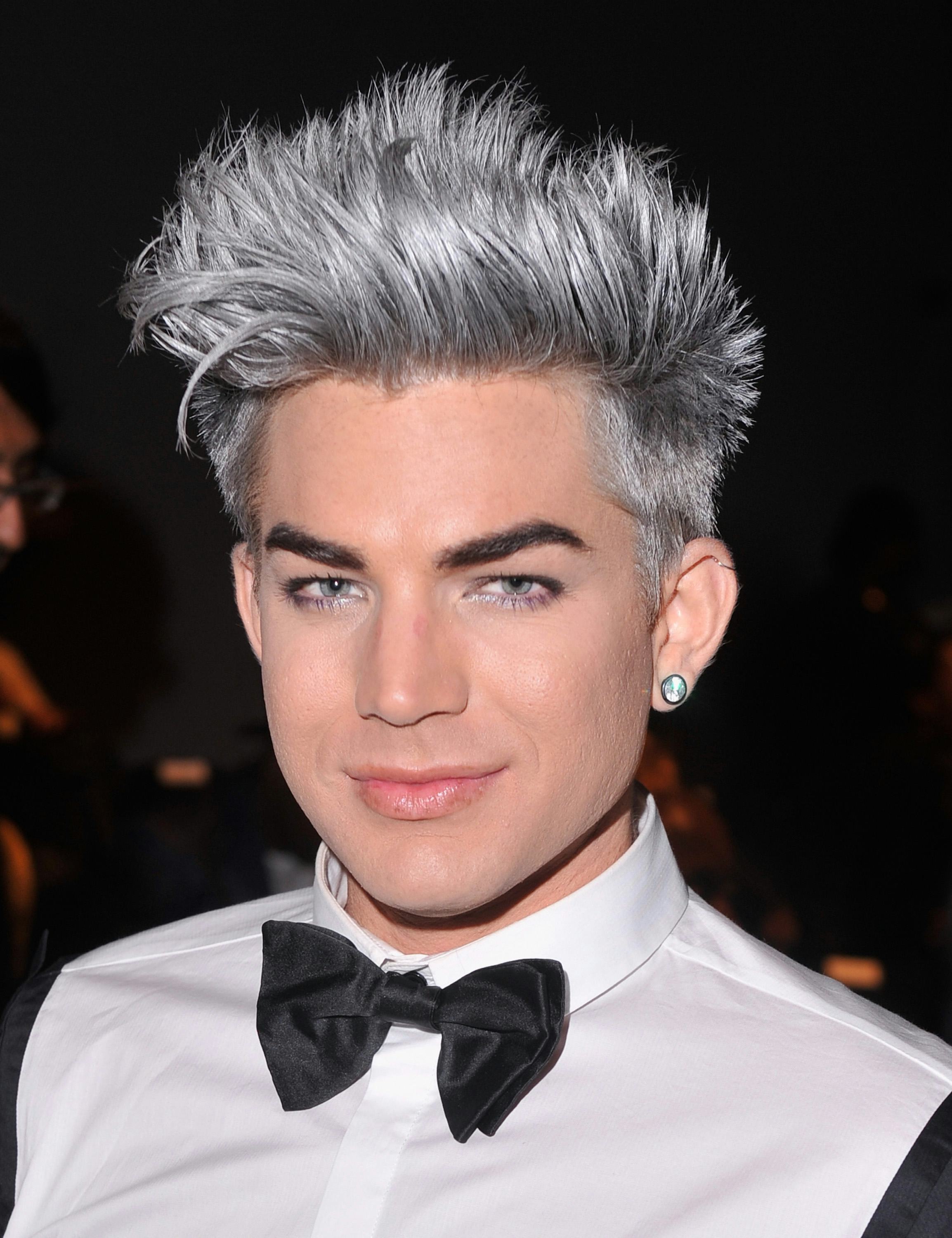 Brad Pitt’s New Hair Color Makes Him Look So Much Older (Which Is Kinda ...