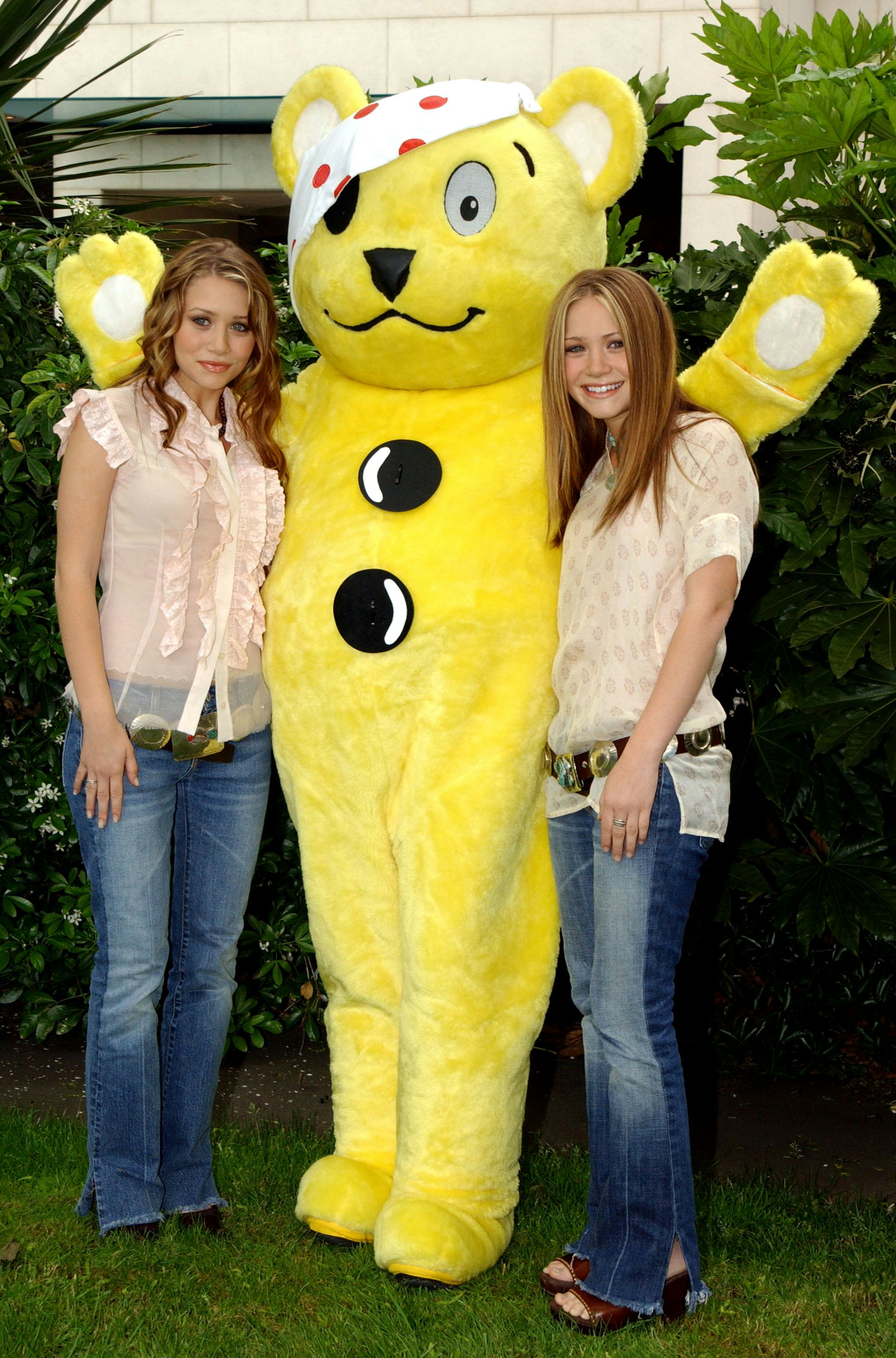 The 26 Times Mary Kate & Ashley Olsen Actually Smiled With Teeth — PHOTOS