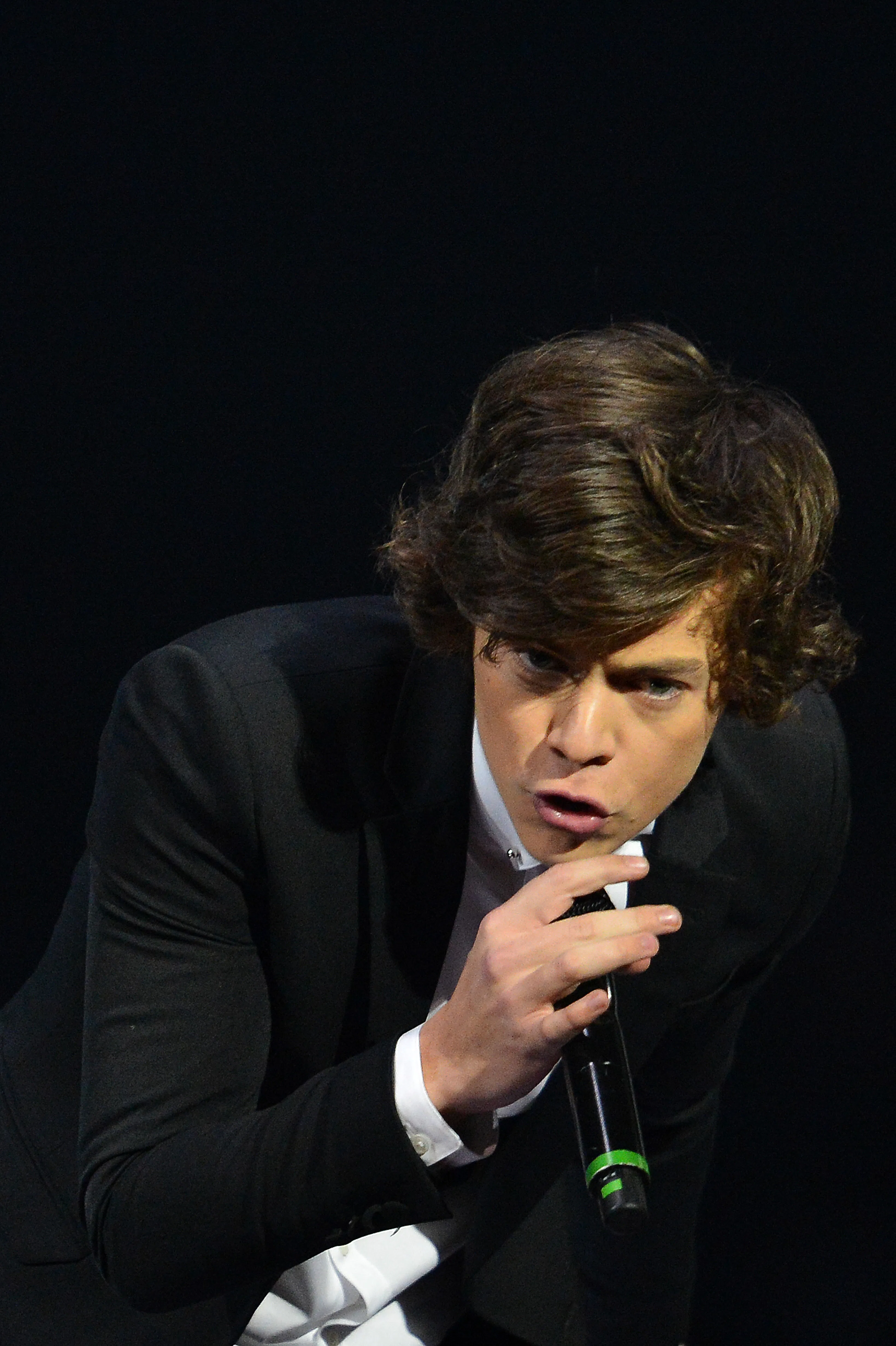28 Harry Styles Hair Photos That Show His Evolution From Sideswoop To ...