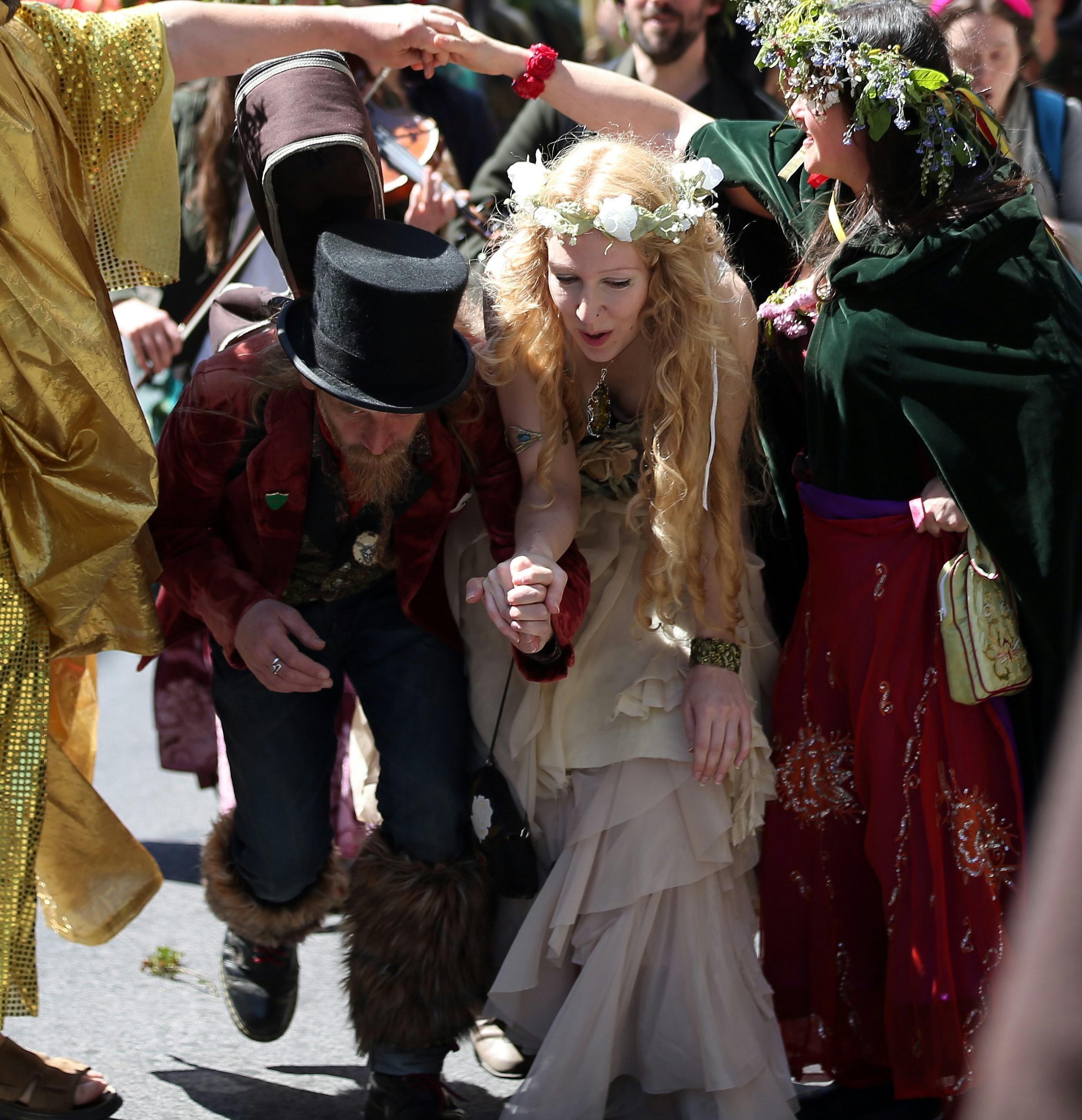 May Day Traditions Around The World Are Surprisingly Feminist, So Here ...