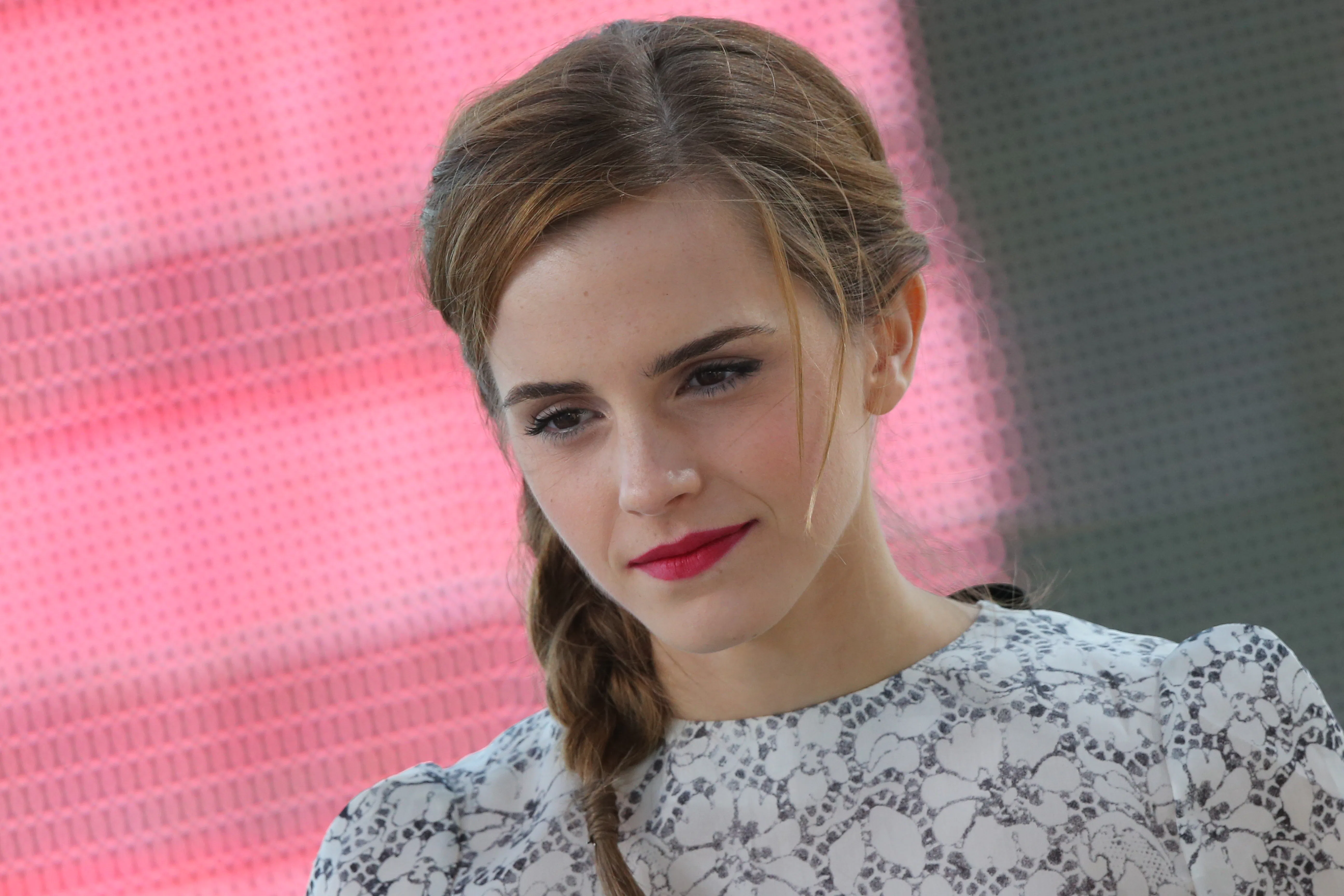 7 Feminist Questions Emma Watson Asks At The World Economic Forum That ...