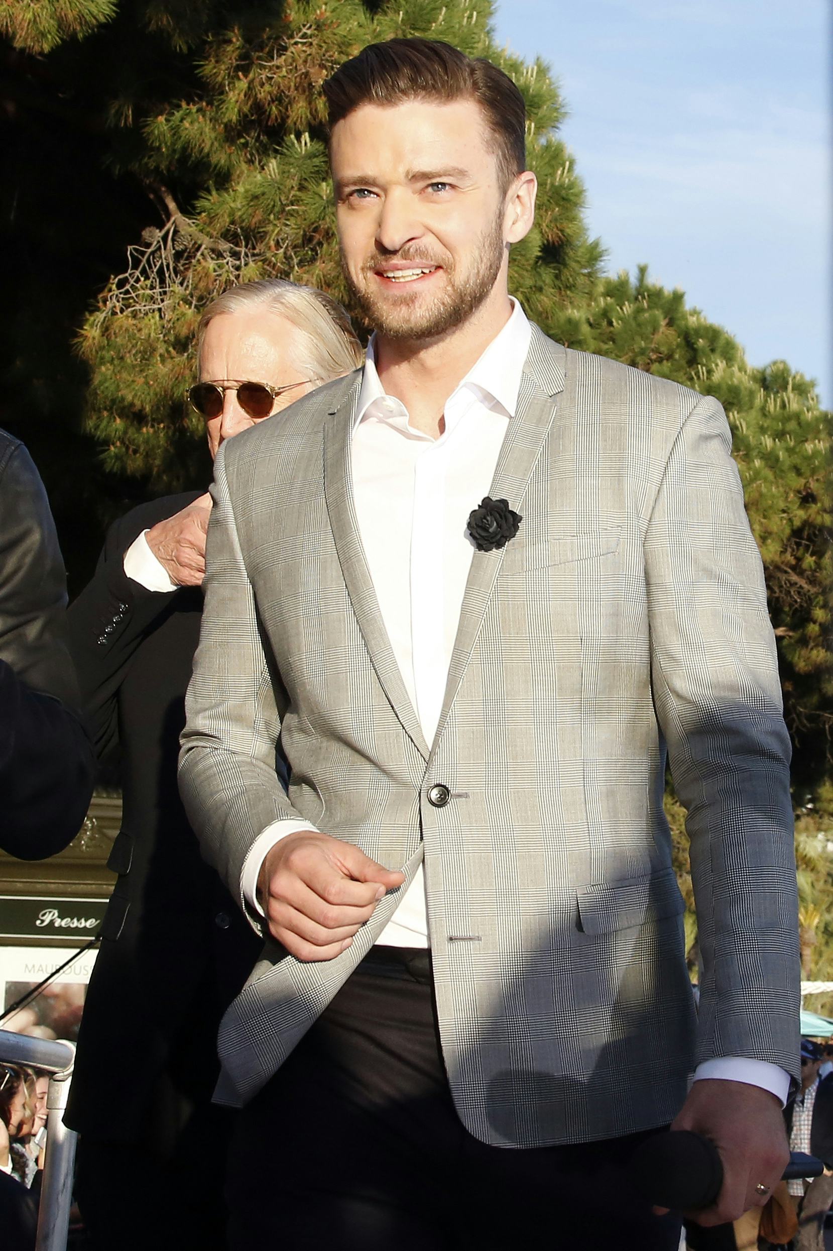 Justin Timberlake Wins Fashion Oracle Award & He Really Deserves It