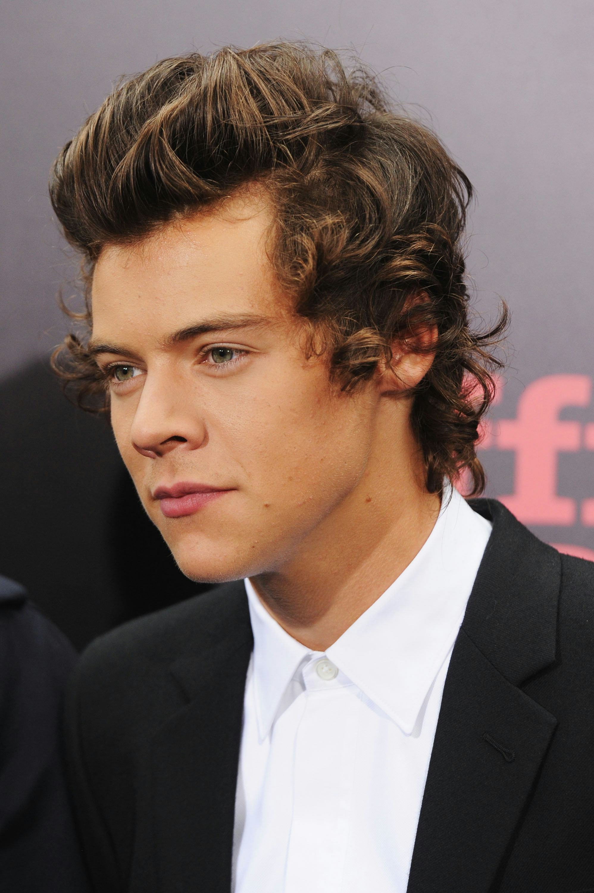 28 Harry Styles Hair Photos That Show His Evolution From Sideswoop To ...