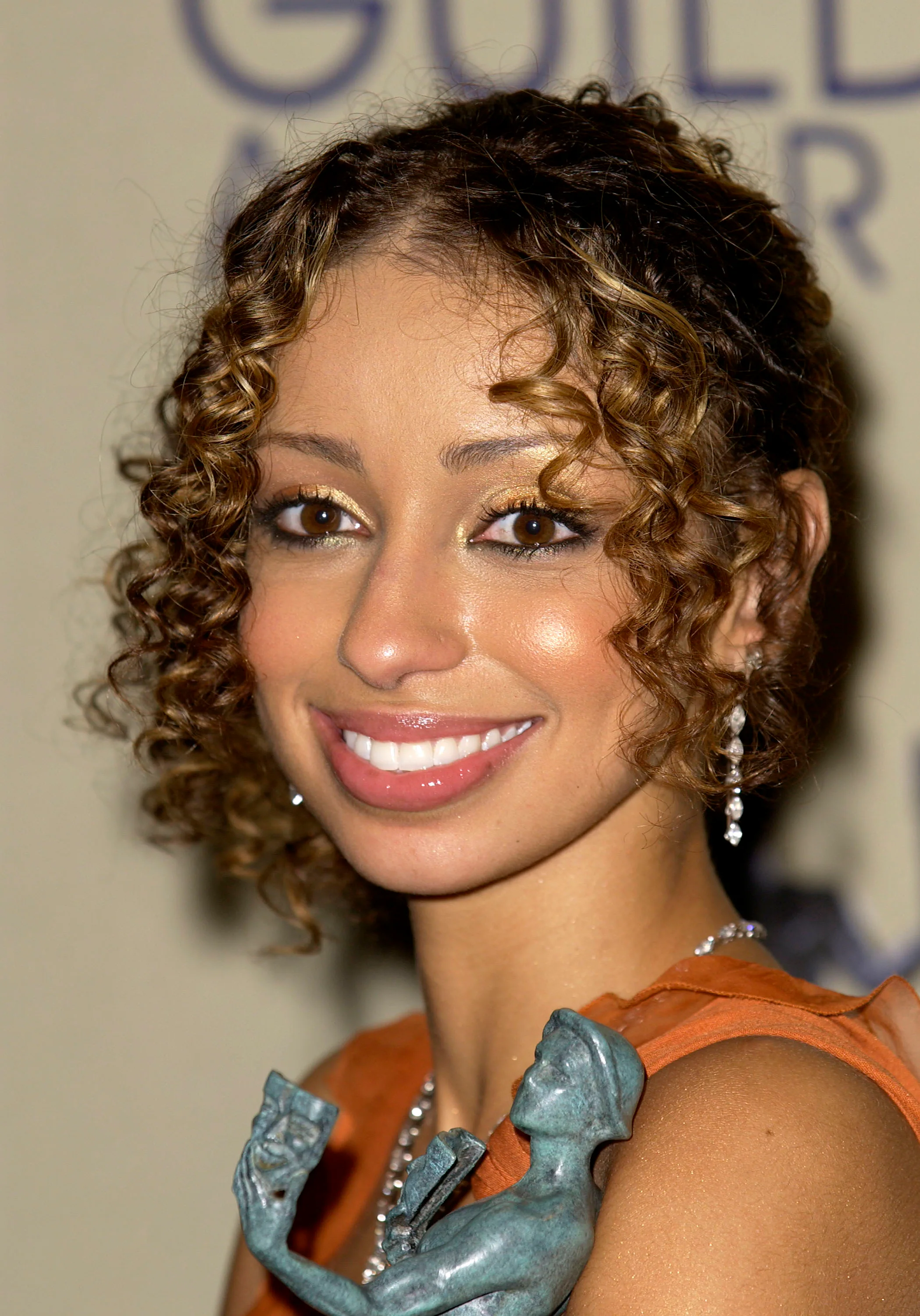 All The Different Ways You Used To Part Your Hair In The Early 2000s ...