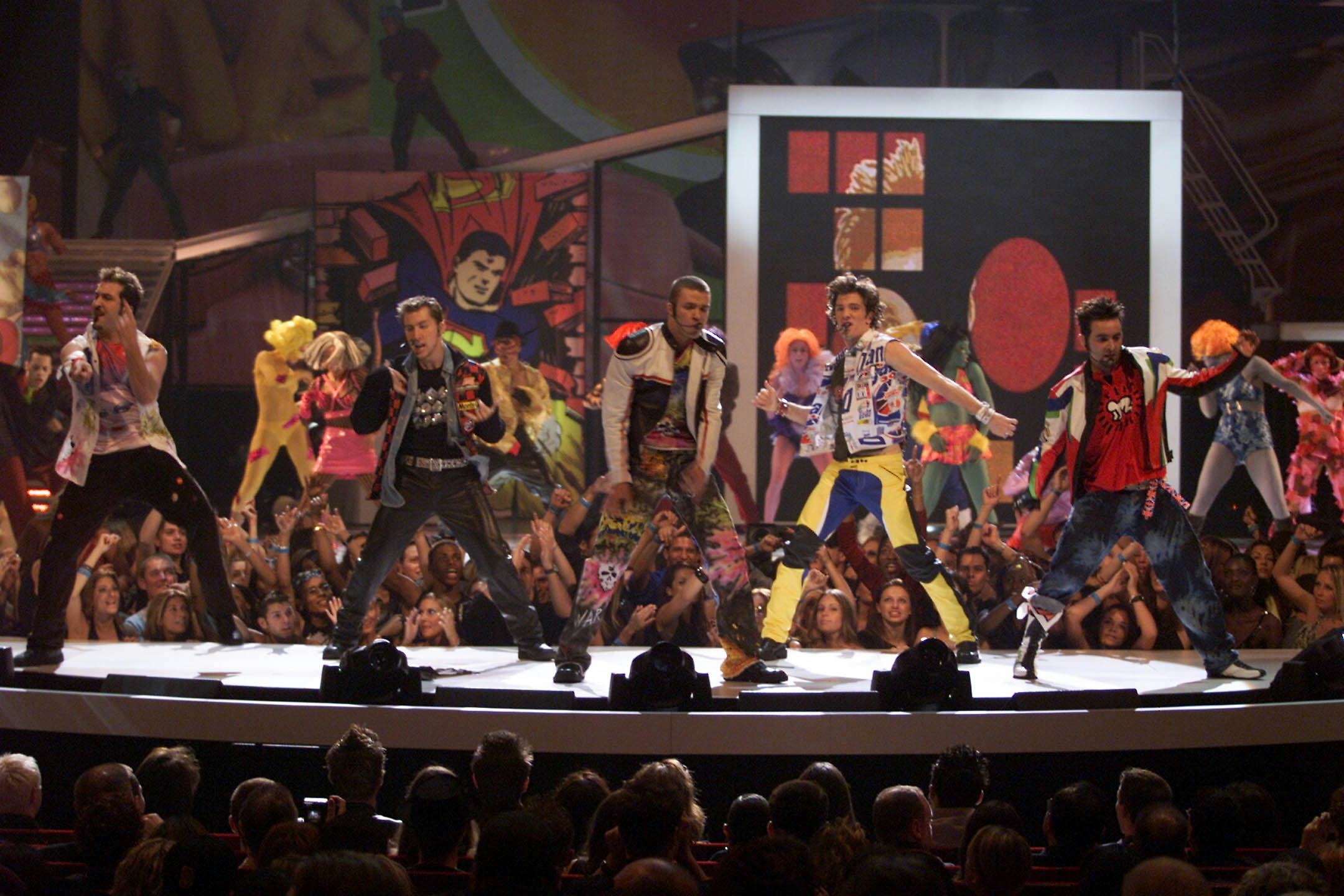 *NSYNC's 20 Most Memorable Fashion Moments To Celebrate The Group's ...