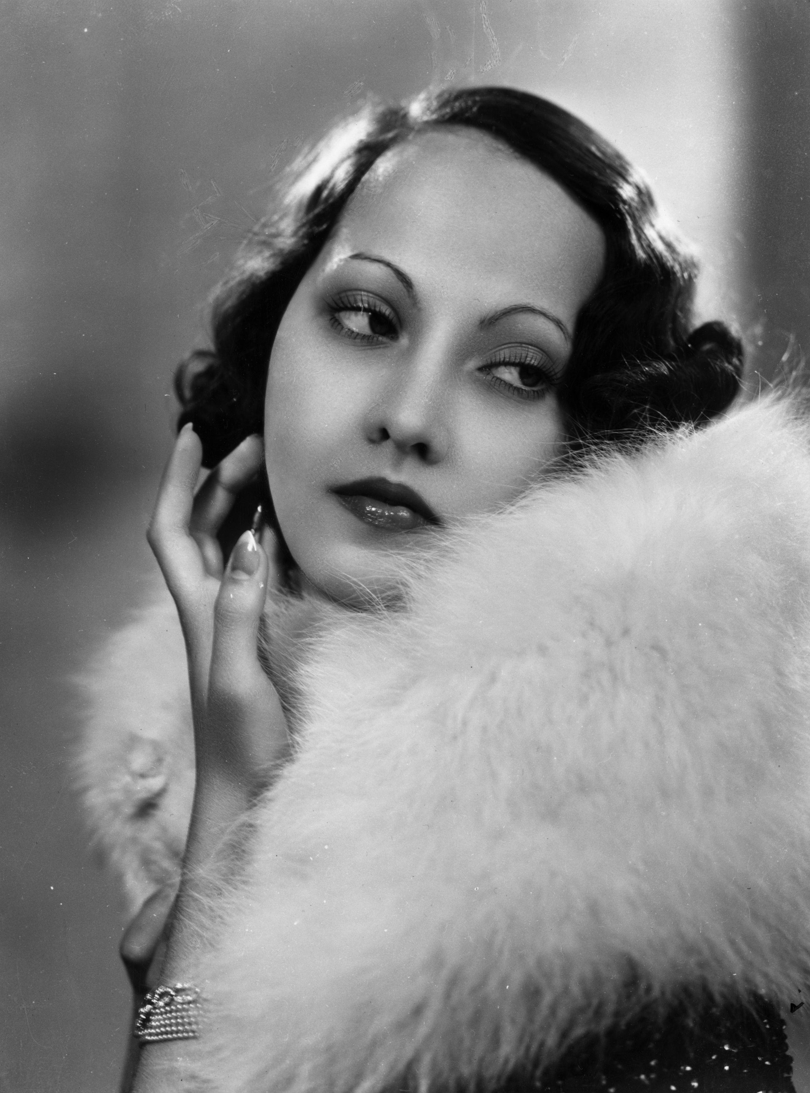 13 Eyebrow Trends From The Olden Days That Range From Kinda Crazy To ...