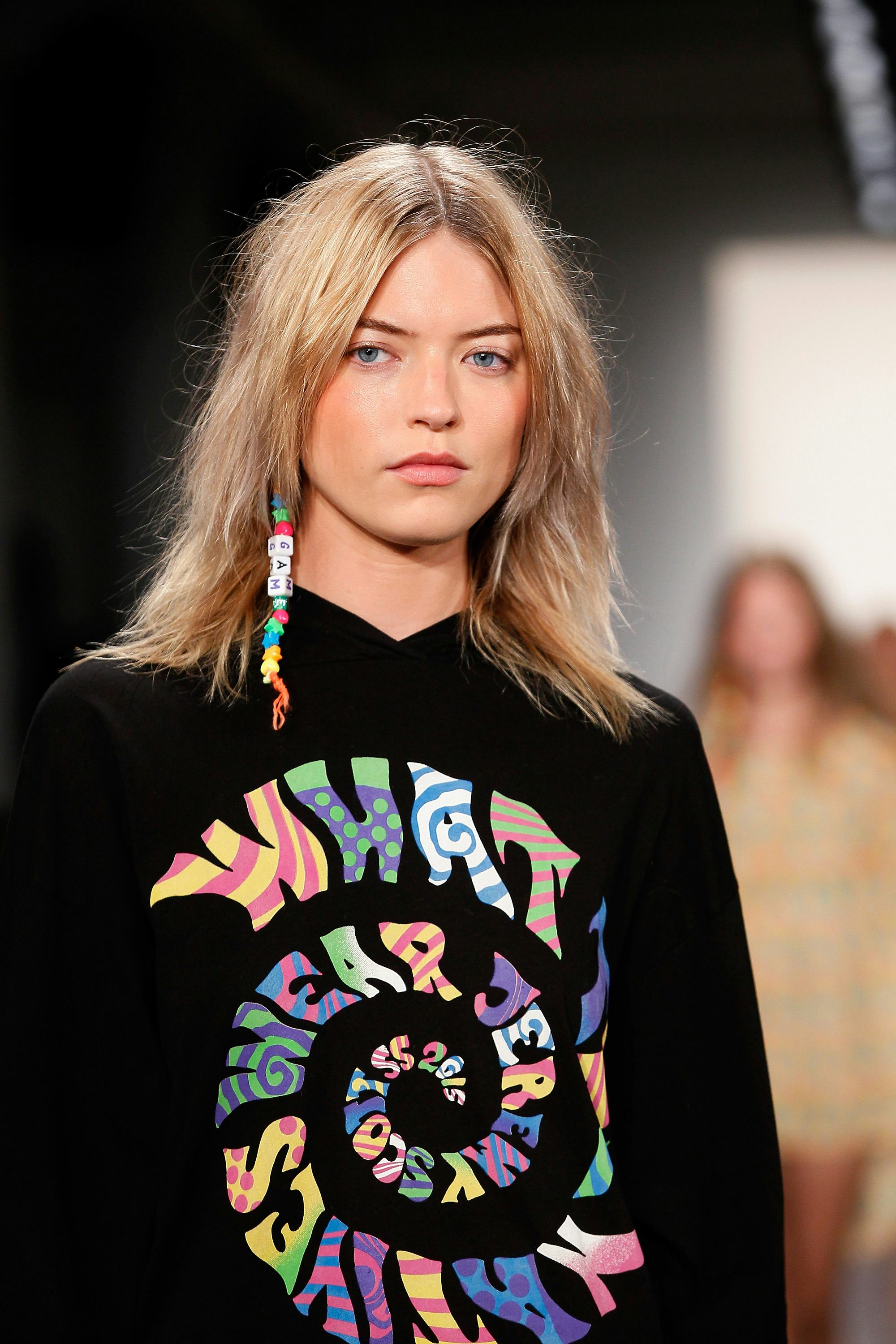 Miley Cyrus Debuted 'Dirty Hippie' at Jeremy Scott Spring 2015 and It ...