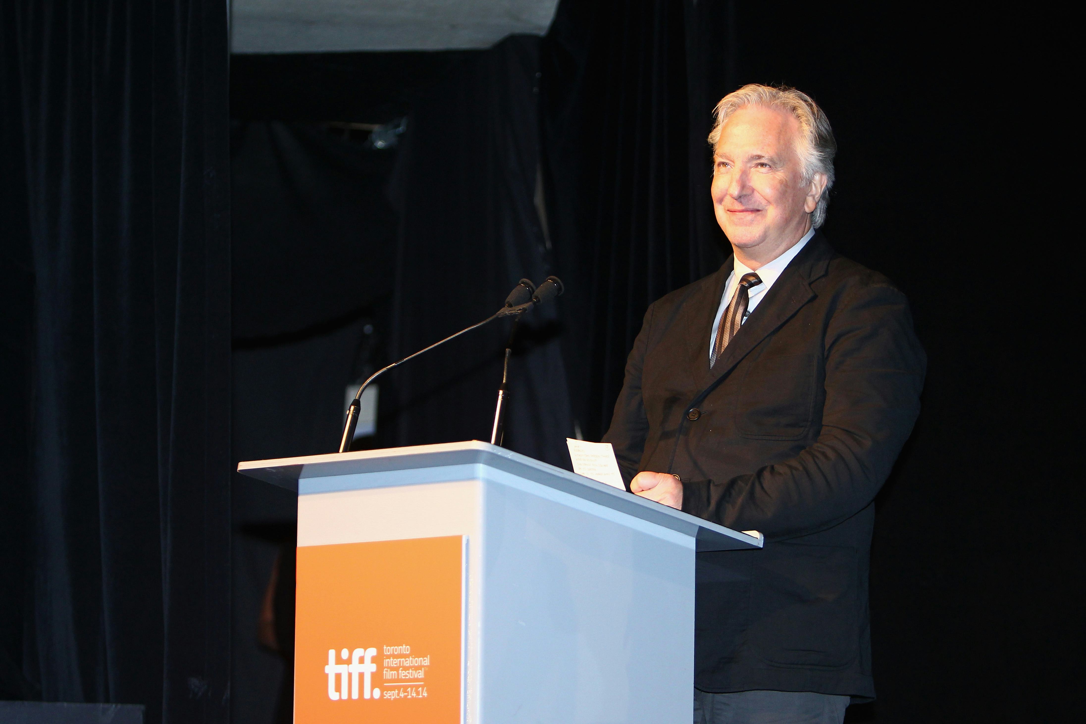 22 Incredible Photos Of Alan Rickman Throughout The Icon's Dazzling ...