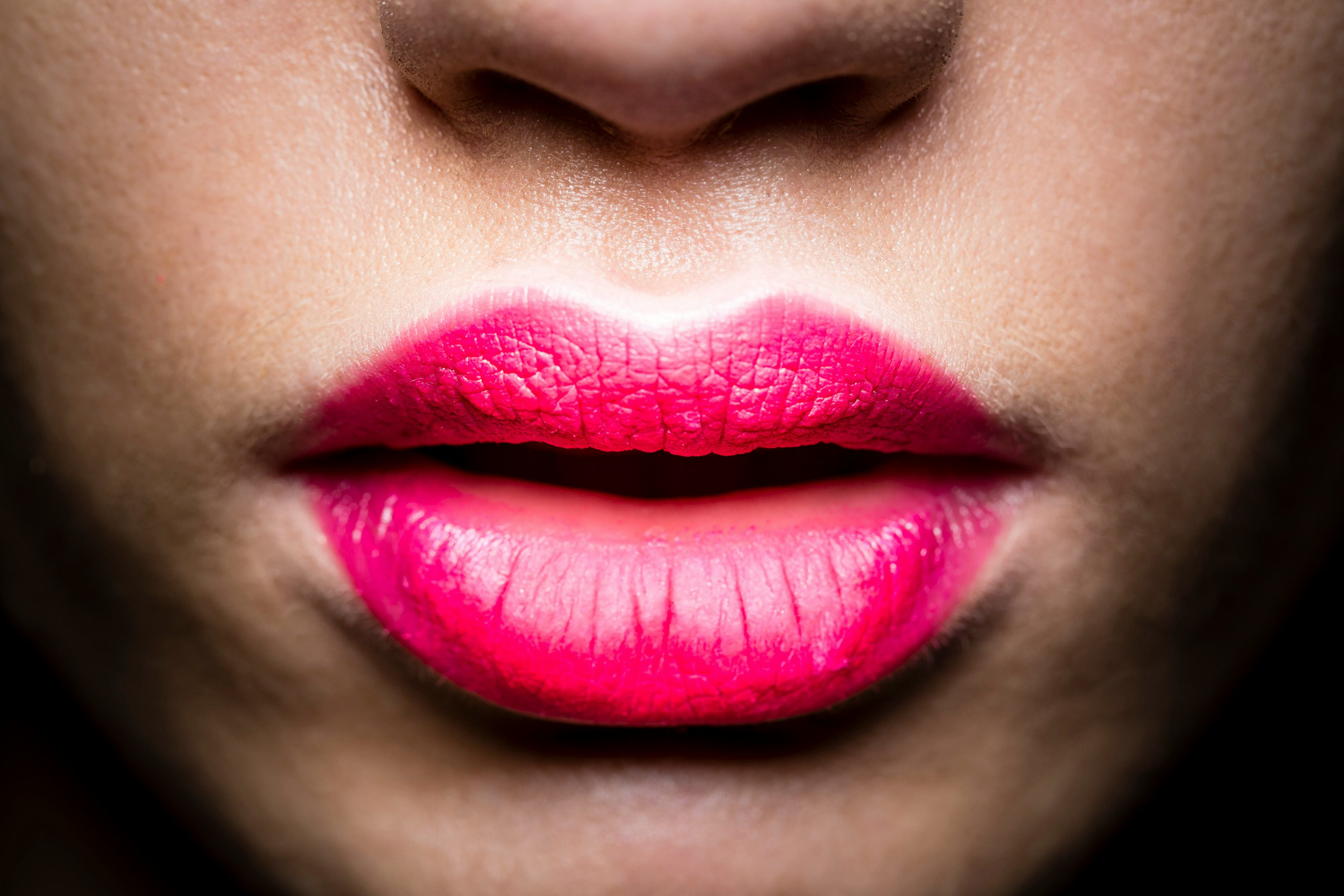 7 Ways You're Destroying Your Lips & Making Them More Chapped — PHOTOS