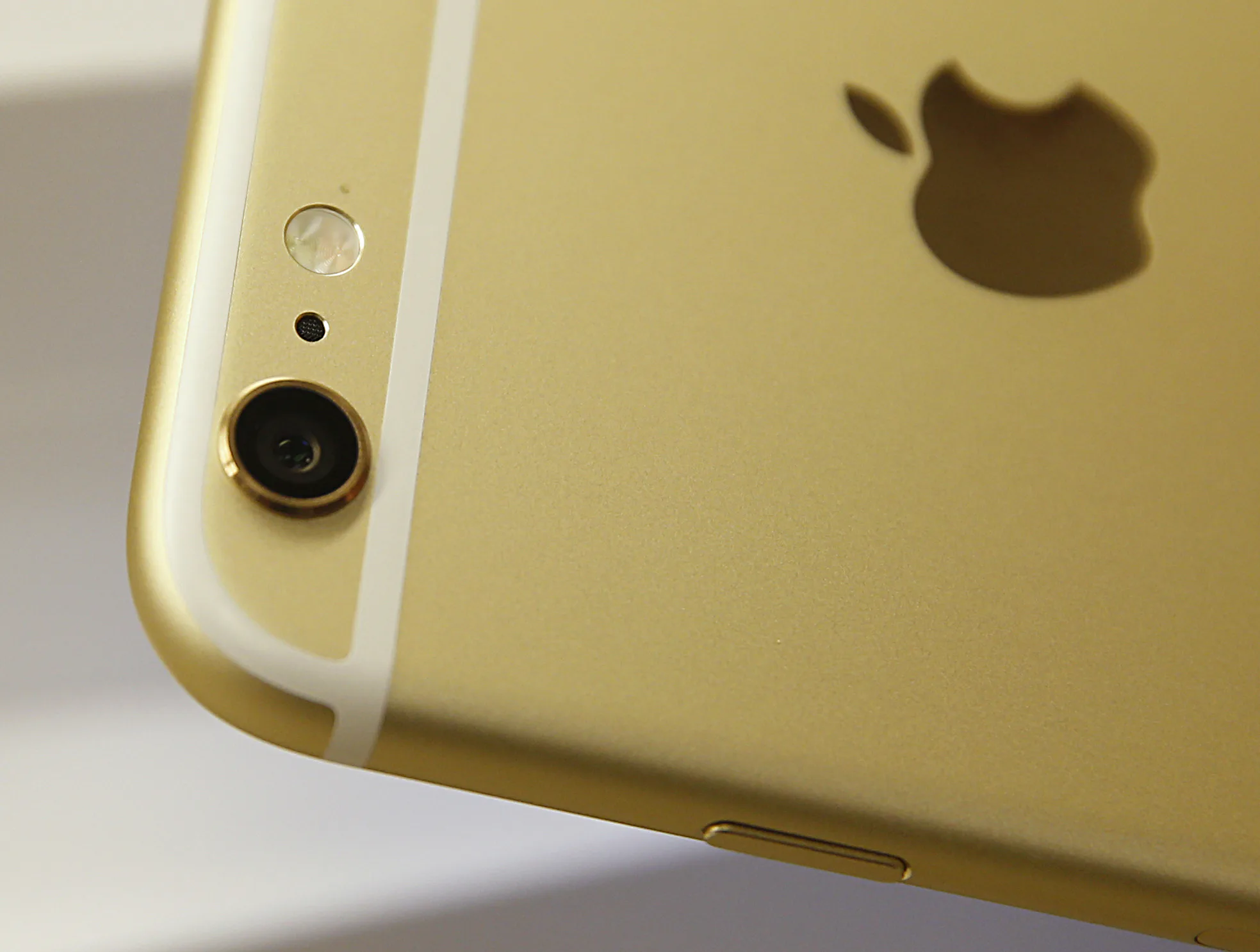 4 Hidden iPhone Tricks For Individuals With Hearing Impairments