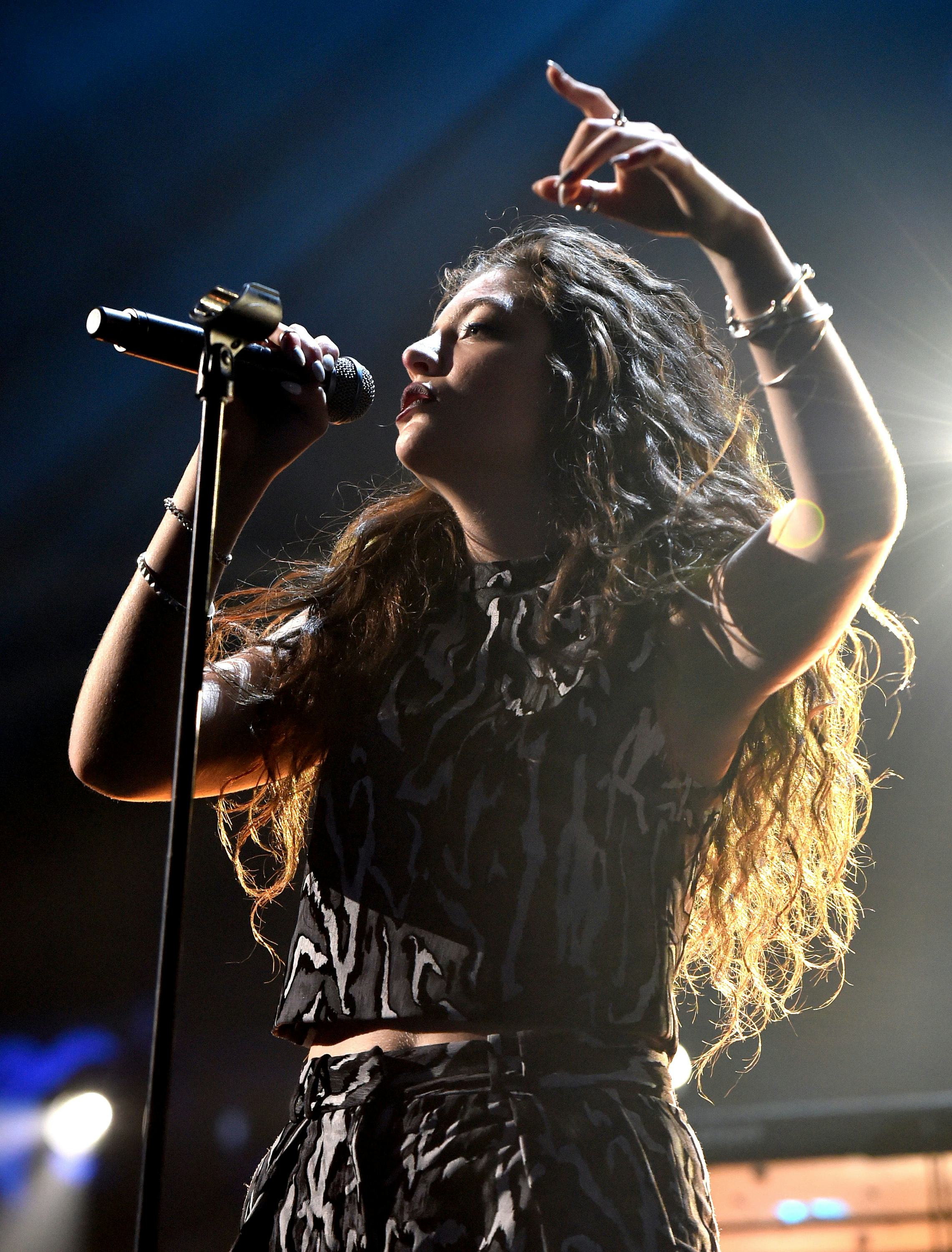 How to Dress Like Lorde For Halloween (Hint: It's Essentially Like ...