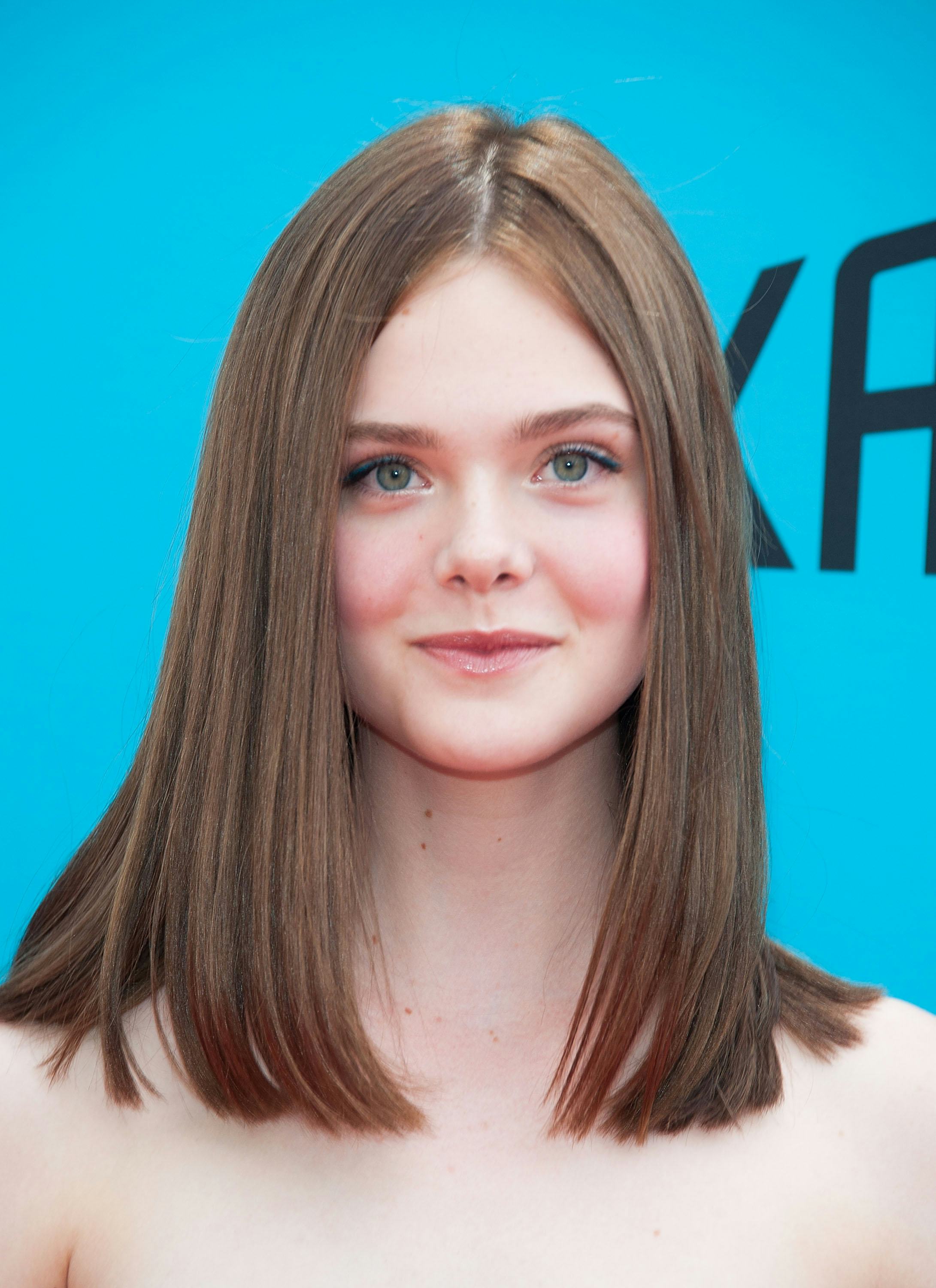 Elle Fanning Has Brown Hair Now, And Looks Just As Adorable As She Did ...