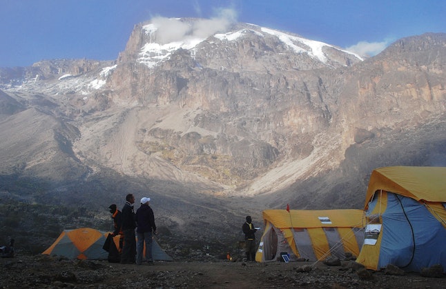 Rob Hall's Legacy After 'Everest' Lives On Through Movies, Music, & His ...