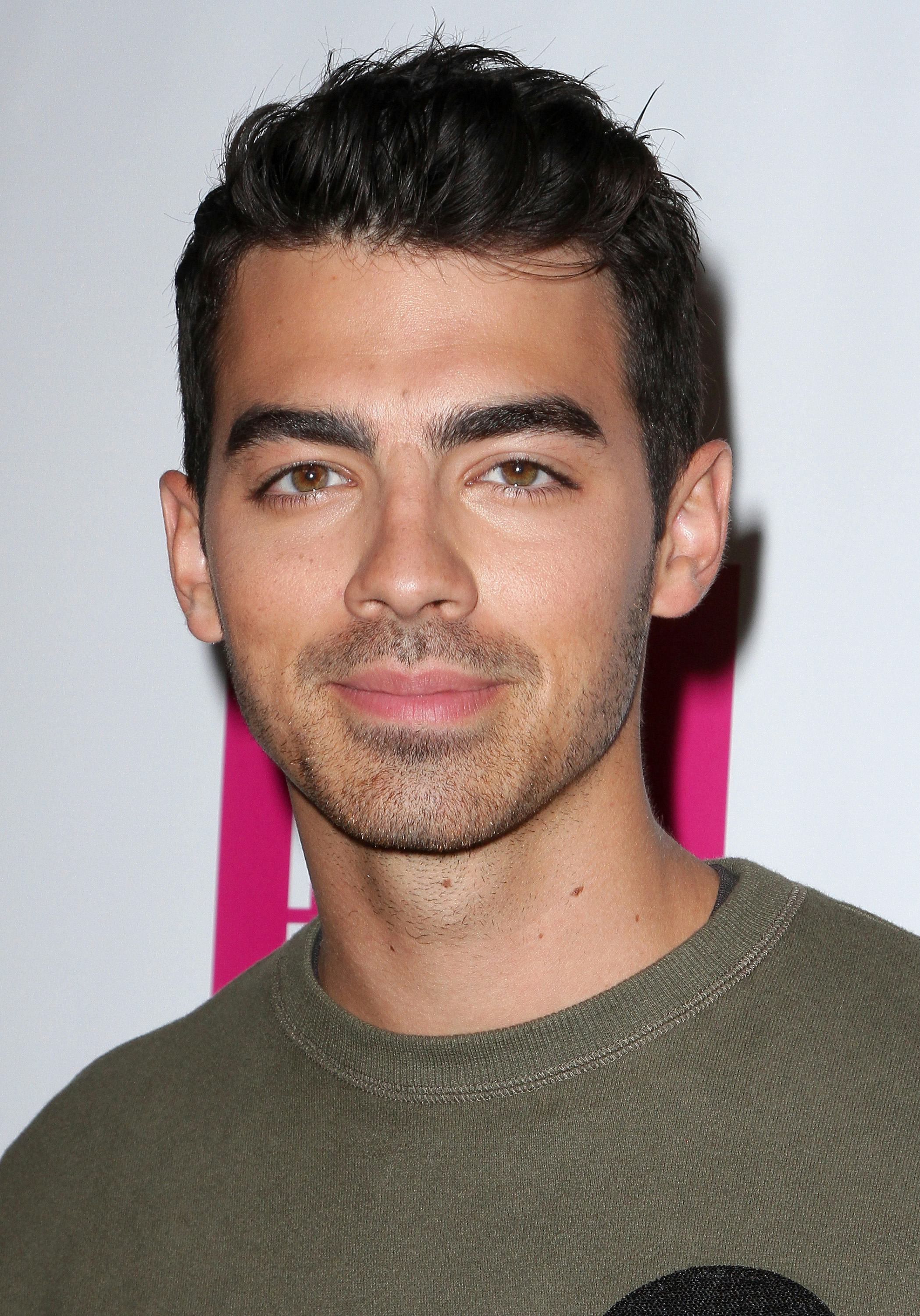 Joe Jonas Has Rainbow Hair Now & It's Candy-Colored Perfection — PHOTOS