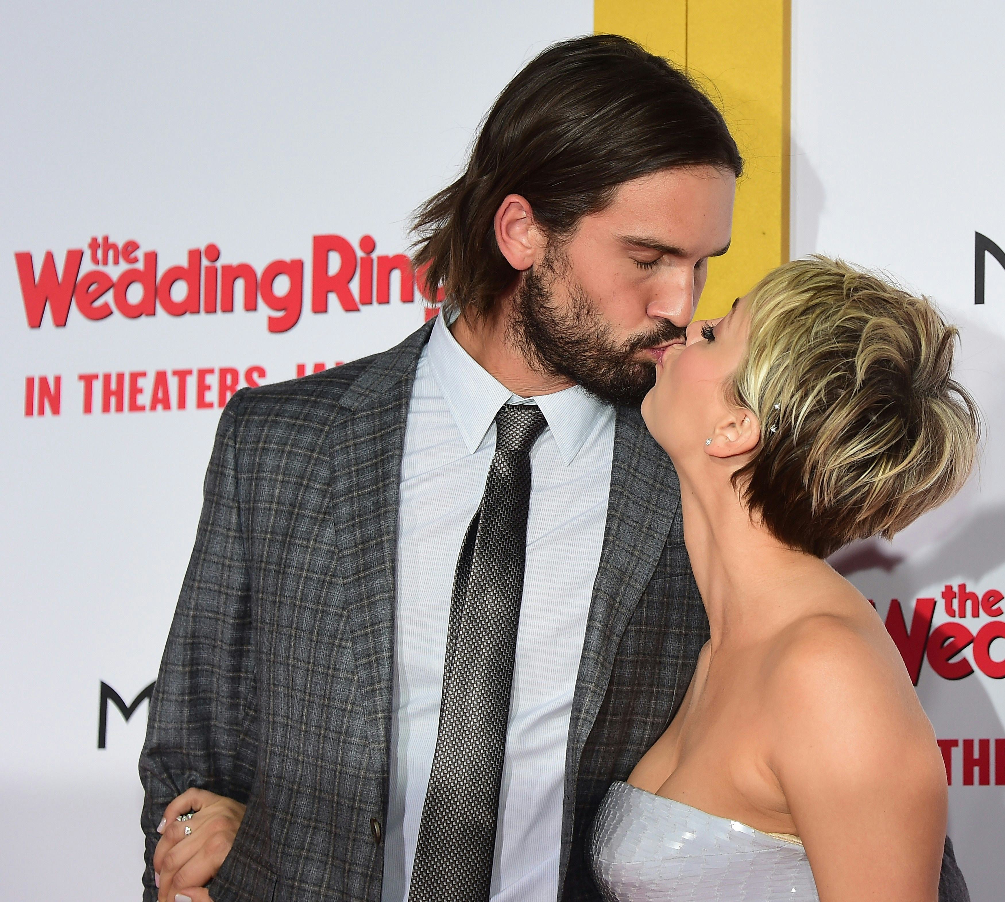 The 13 Saddest Celebrity Breakups Of 2015, From Blake & Miranda To ...