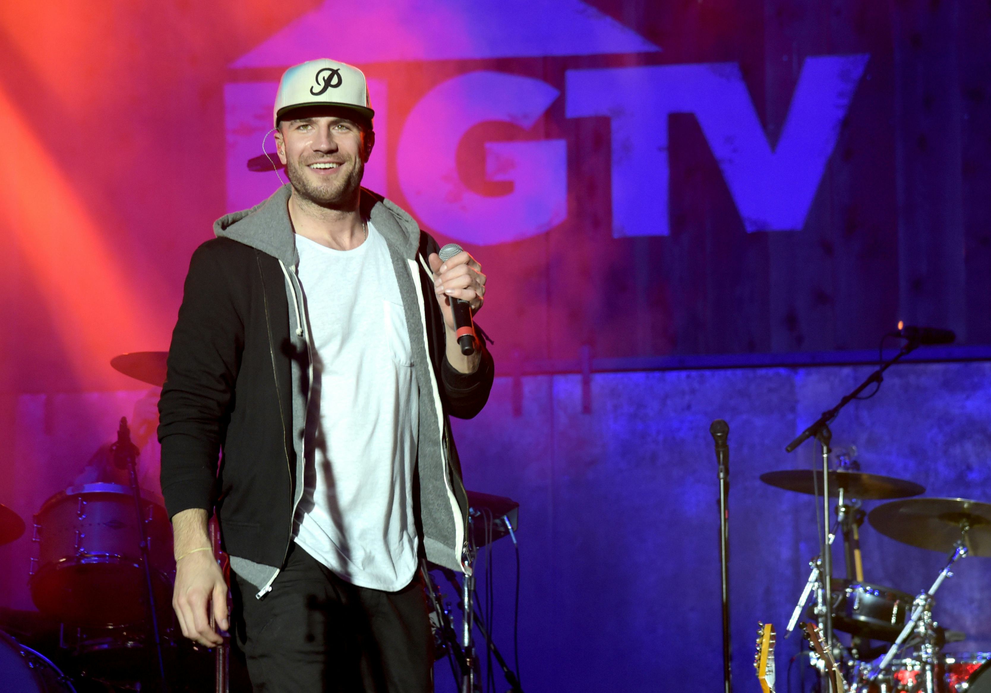 Photos Of Sam Hunt Performing Prove He Truly Is A Swoon-worthy Star