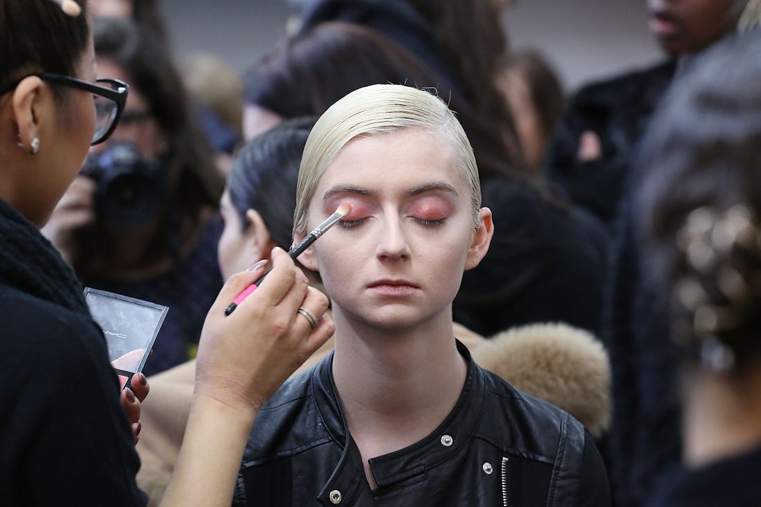 11 Ways To Keep Your Makeup Looking Fresh All Day Long & Prevent It ...