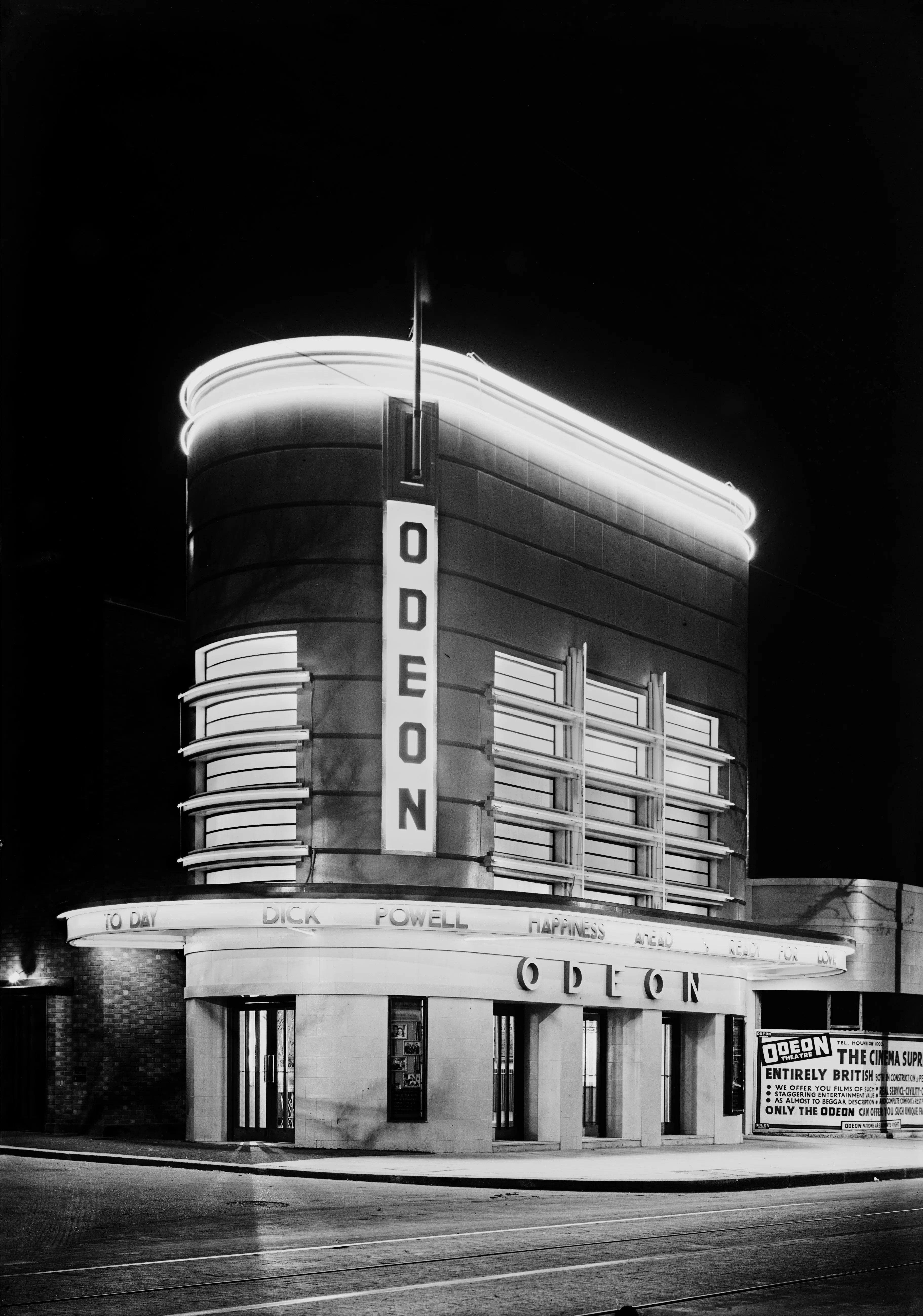 22 Old Movie Theater Pictures That Are Haunting & Beautiful