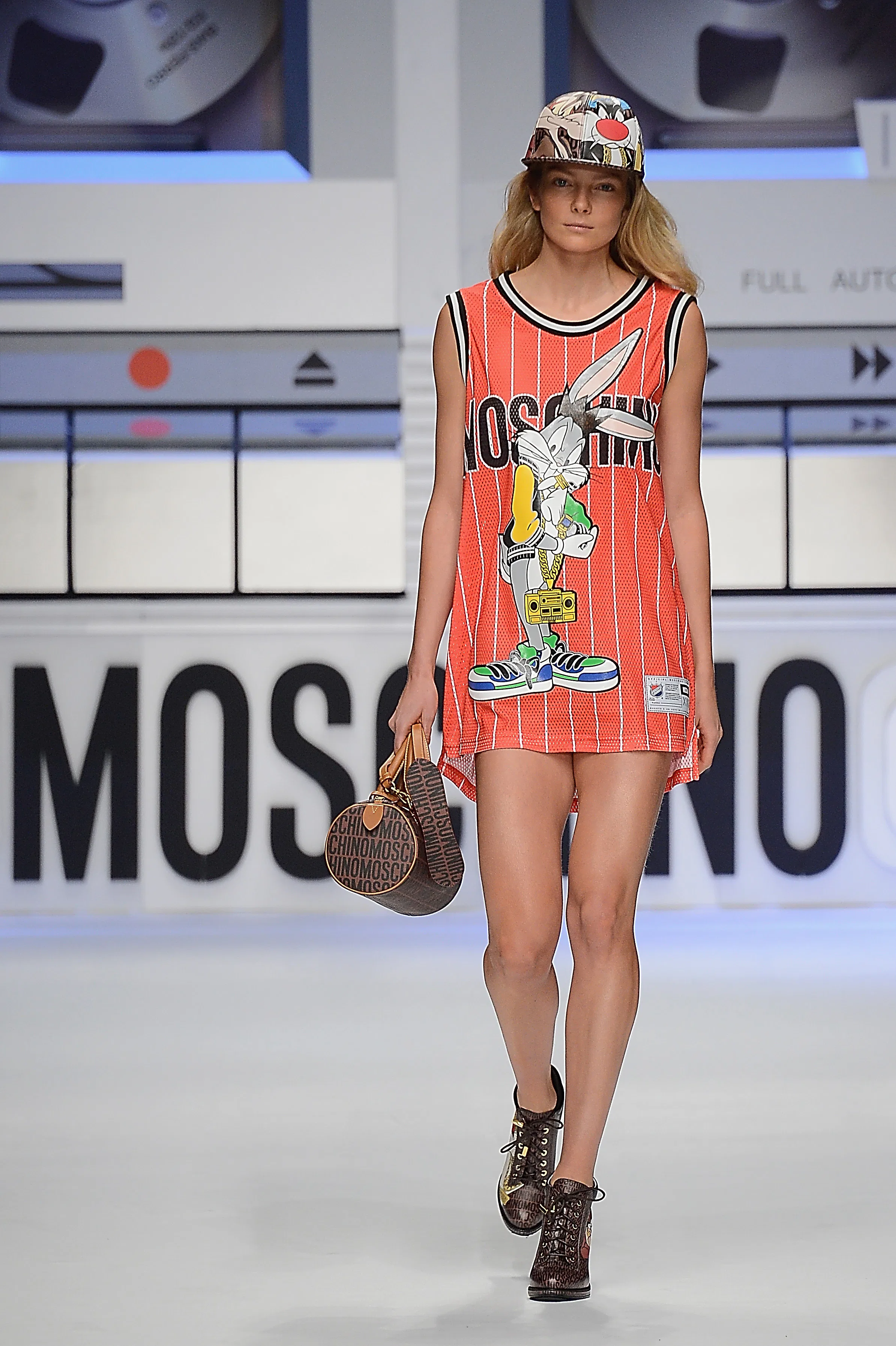 Moschino F/W 2015 Brings The '90s To MFW With Graffiti Ball Gowns And ...